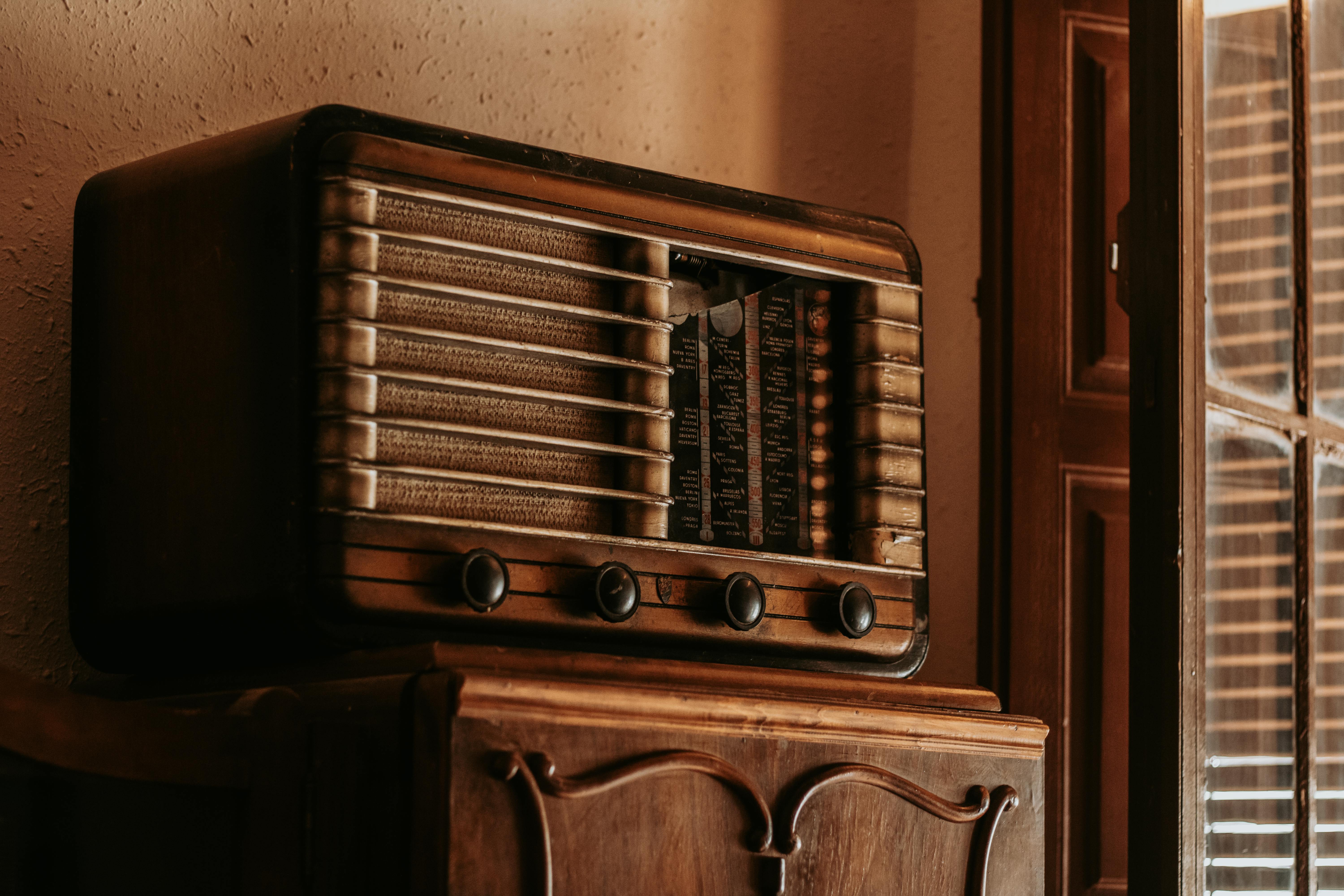 Old-fashioned Wooden Radio · Free Stock Photo