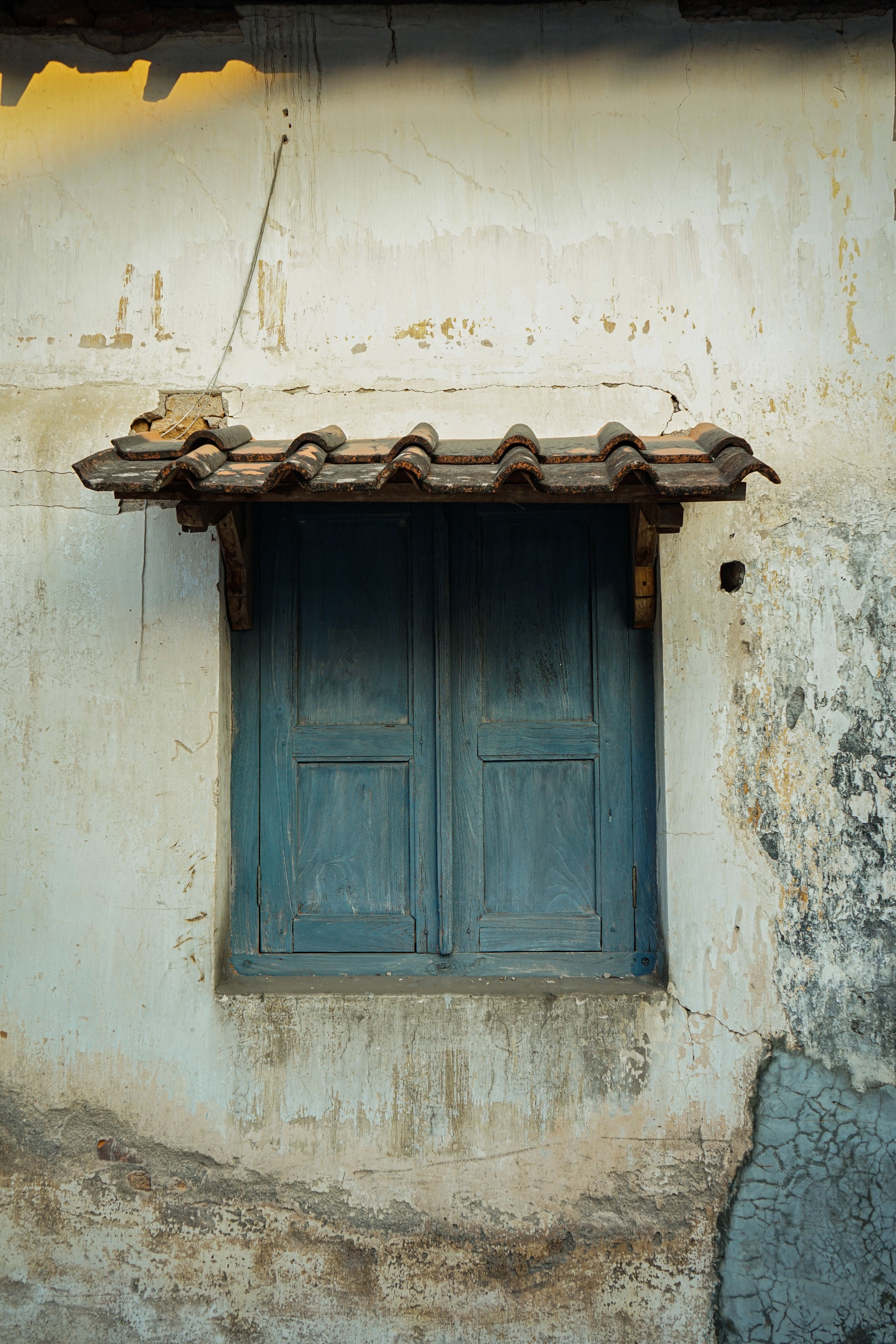 Ancient window · Free Stock Photo
