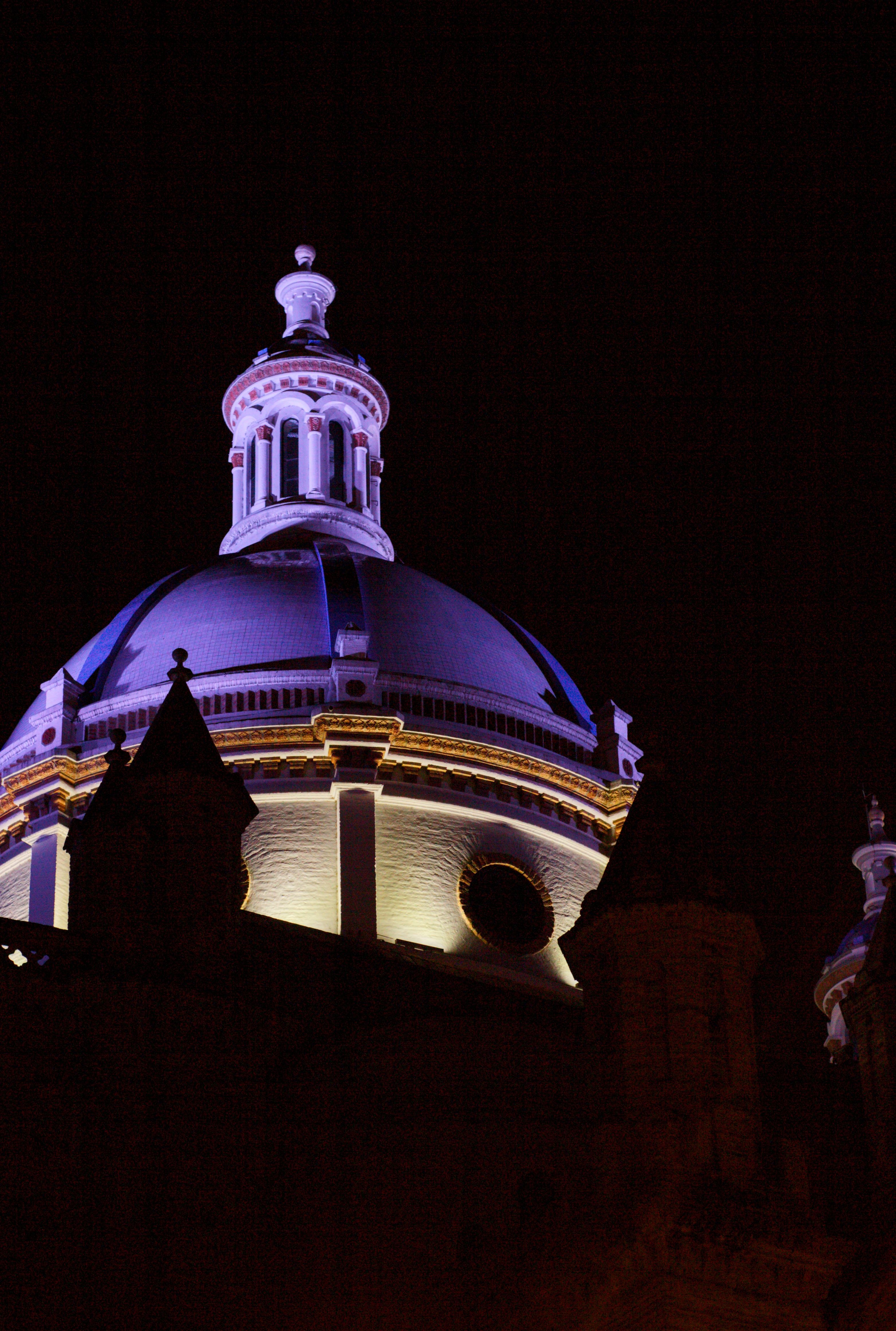 Purple Light on Building at Night · Free Stock Photo