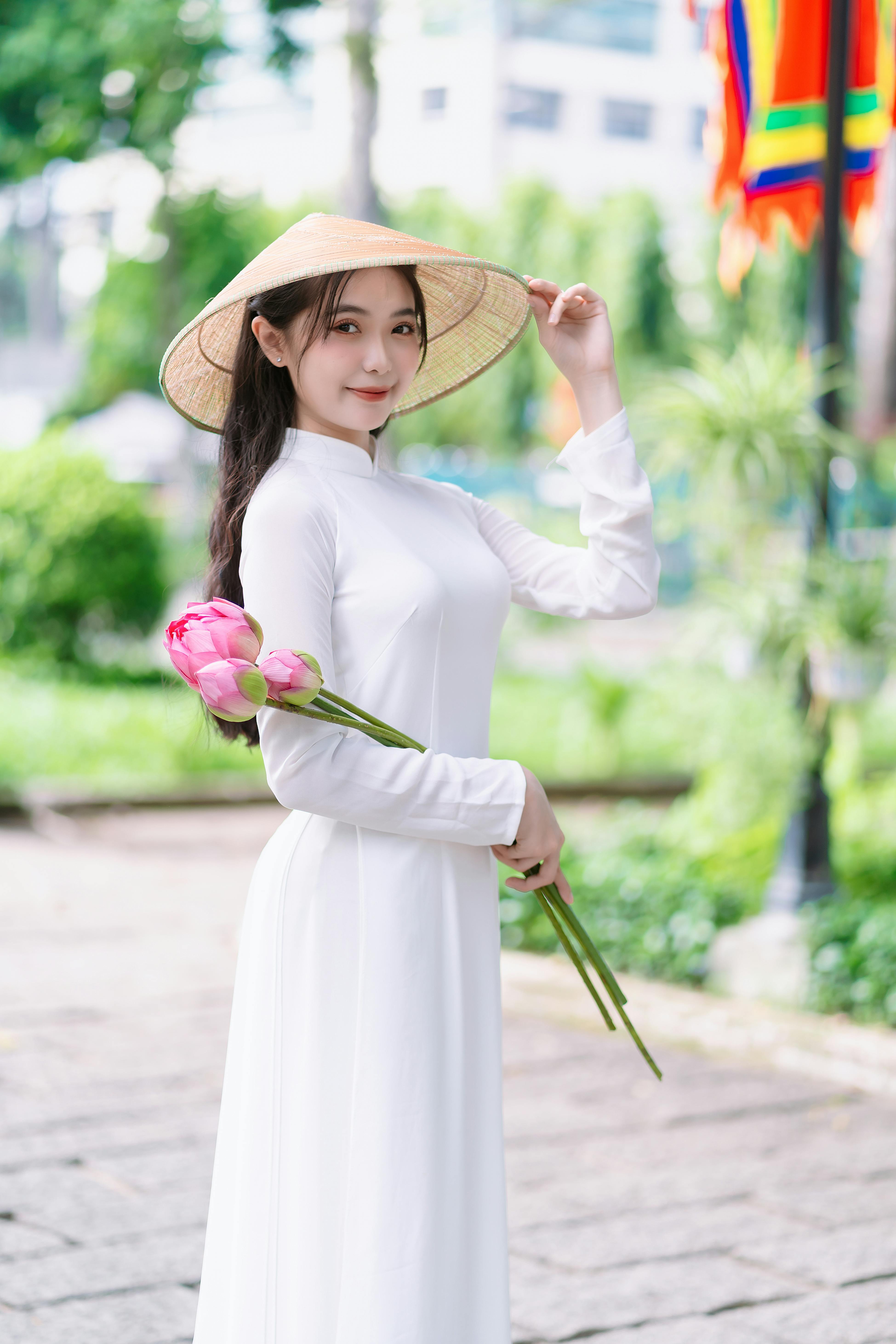 Standing Woman Photos, Download The BEST Free Standing Woman Stock ...