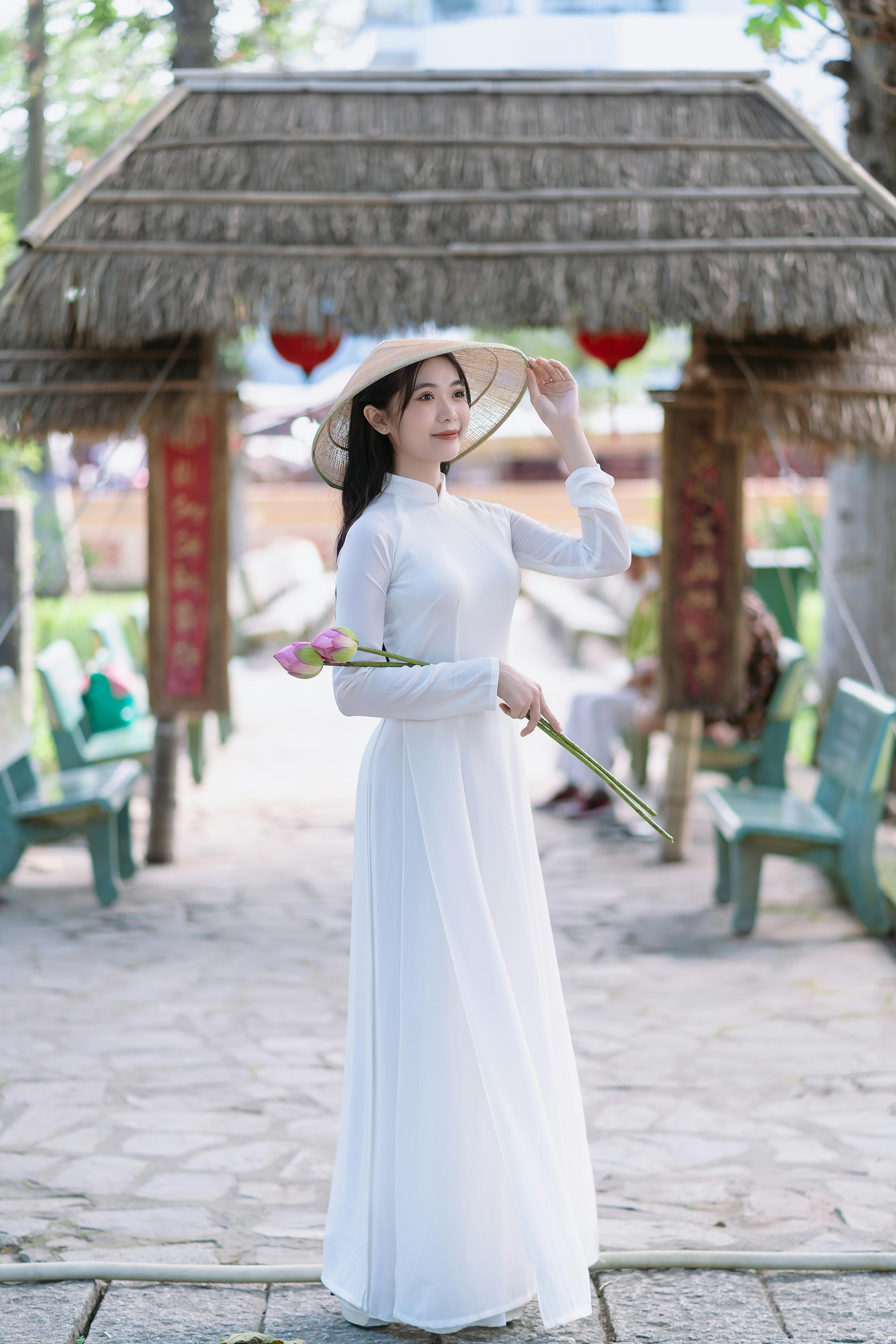 Standing Woman Photos, Download The BEST Free Standing Woman Stock ...