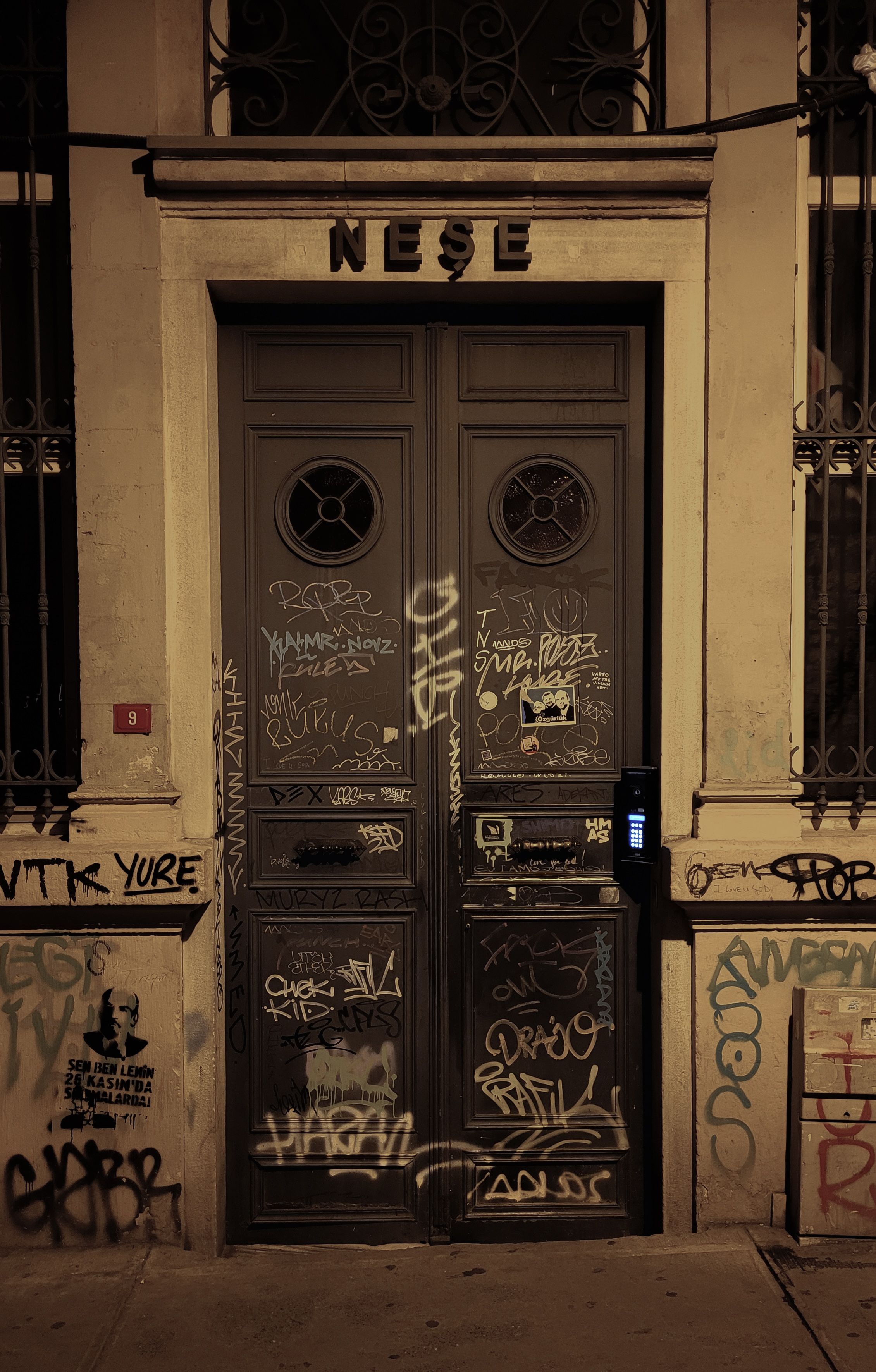 Graffiti of Homer Simpson on Door · Free Stock Photo
