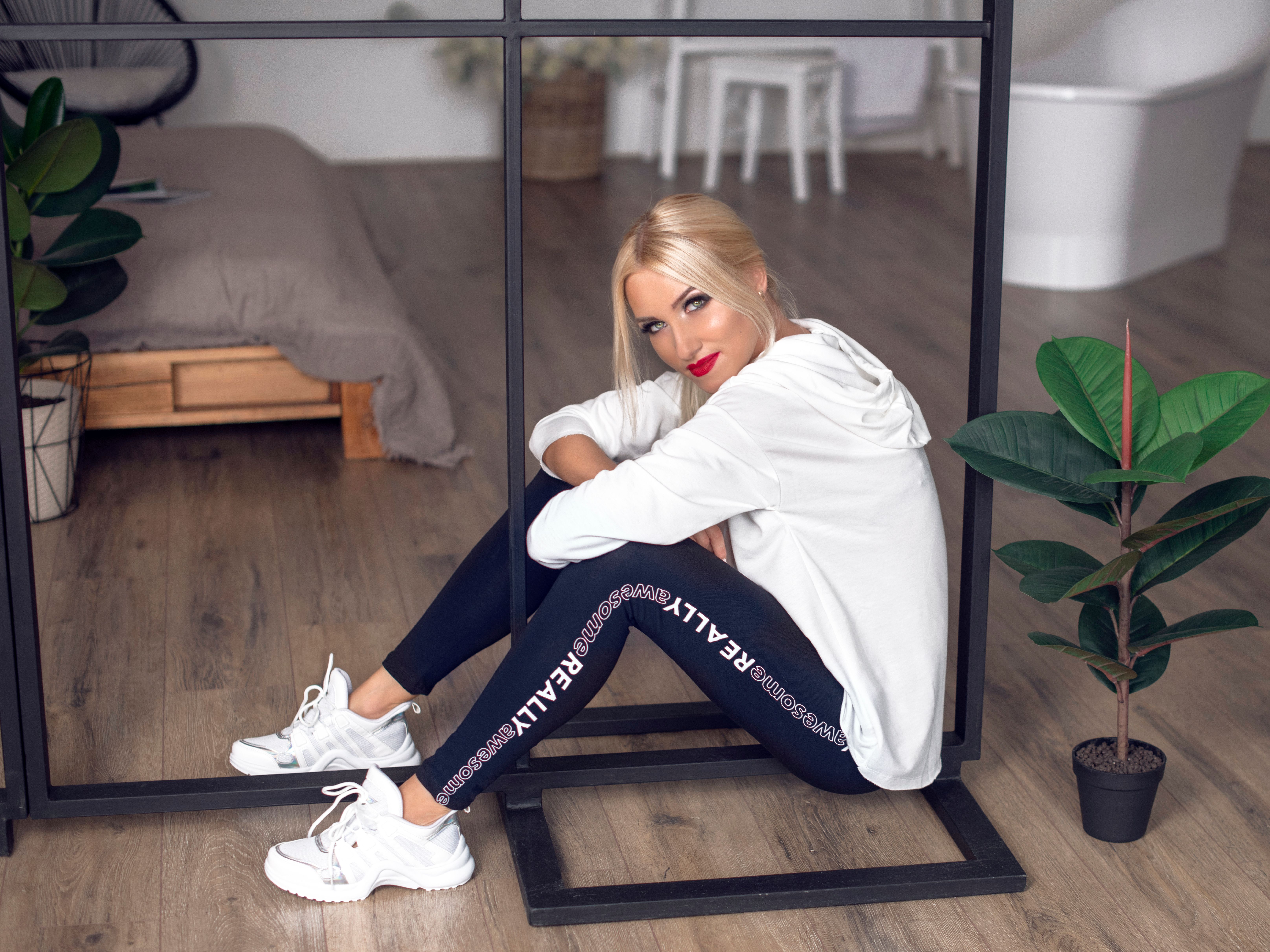 Nike Mirror Photos, Download The BEST Free Nike Mirror Stock Photos ...