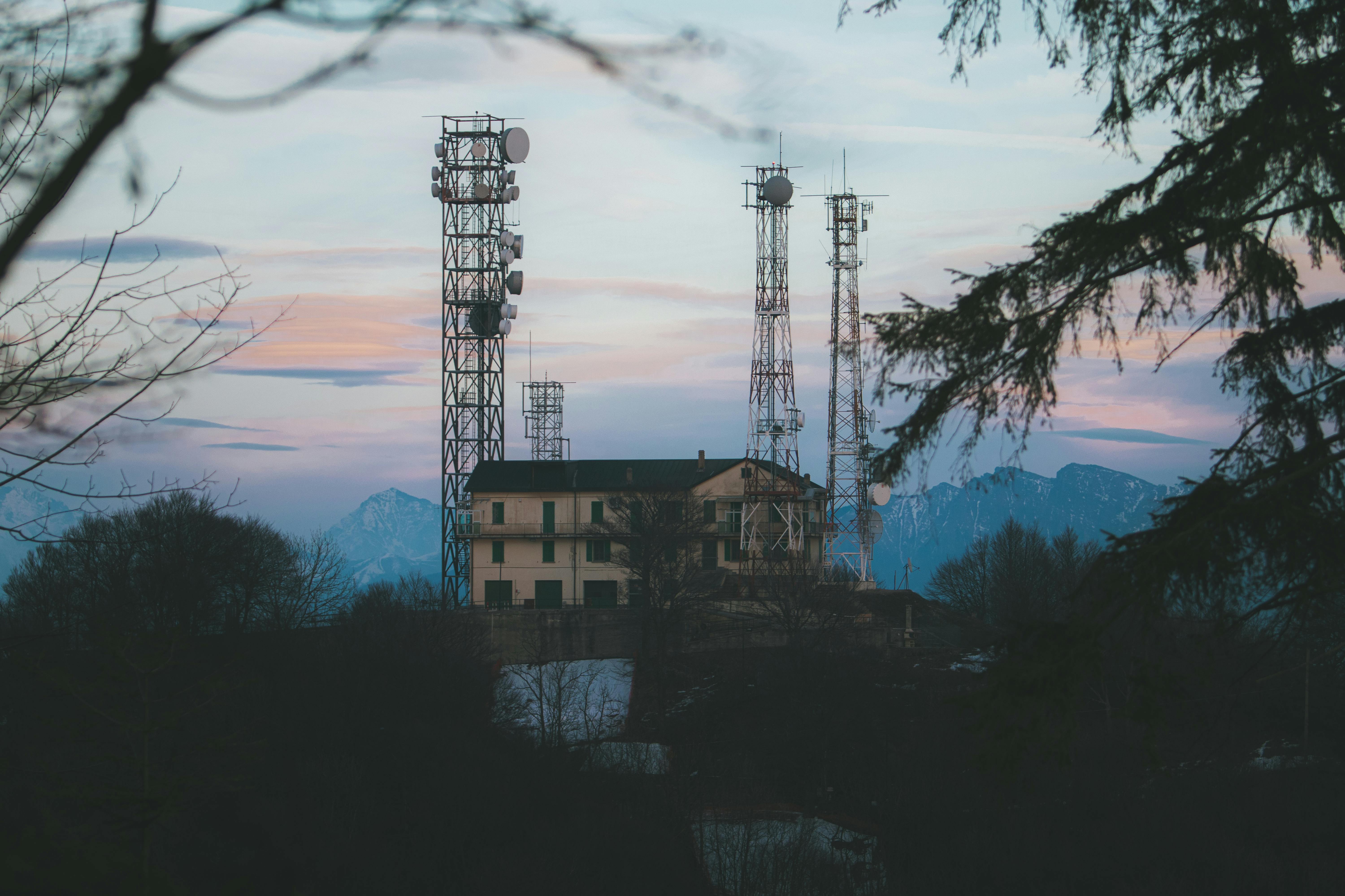 Radio masts and towers: A simple guide to basics and uses