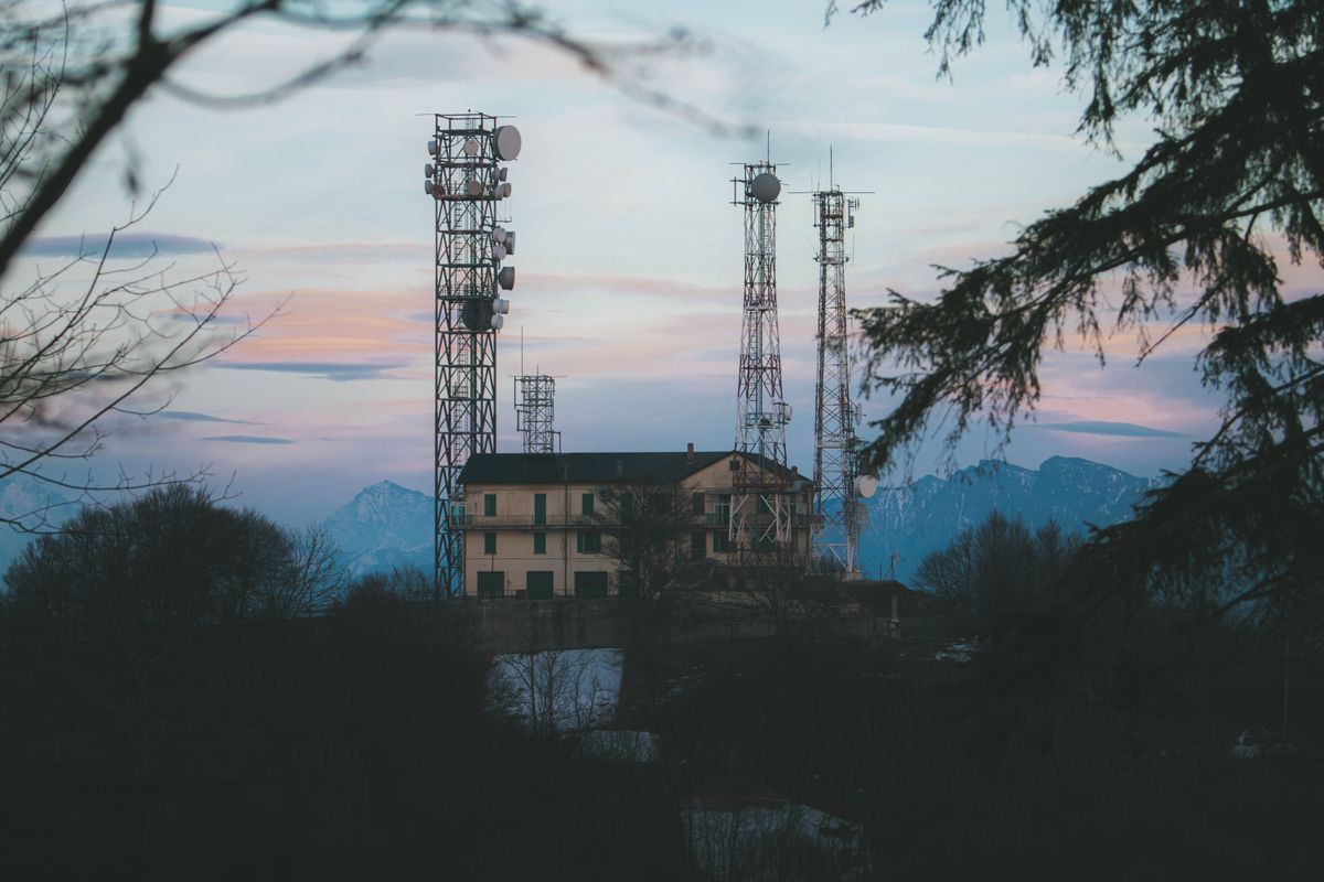 Radio masts and towers: A simple guide to basics and uses
