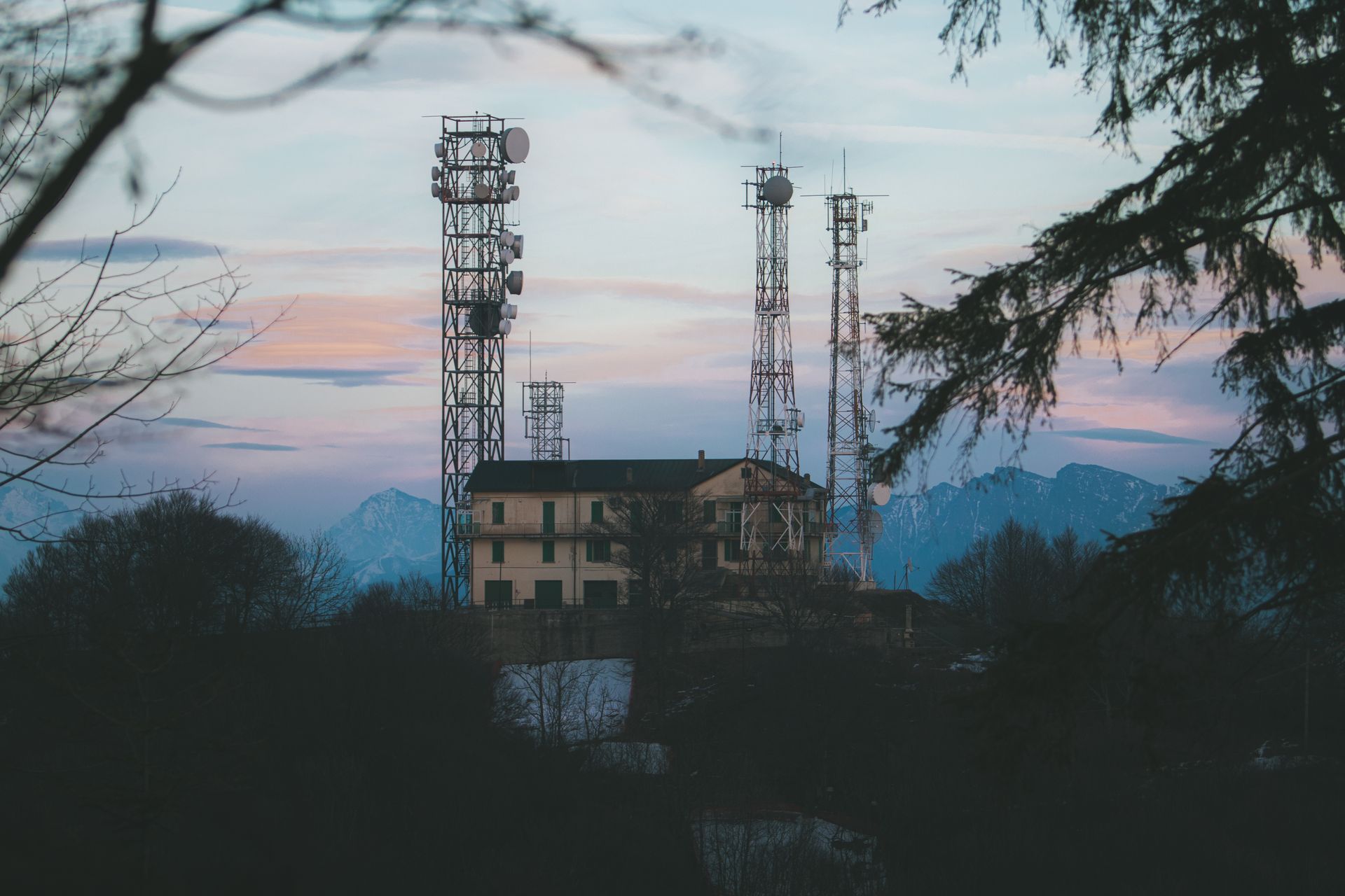 Radio masts and towers: A simple guide to basics and uses