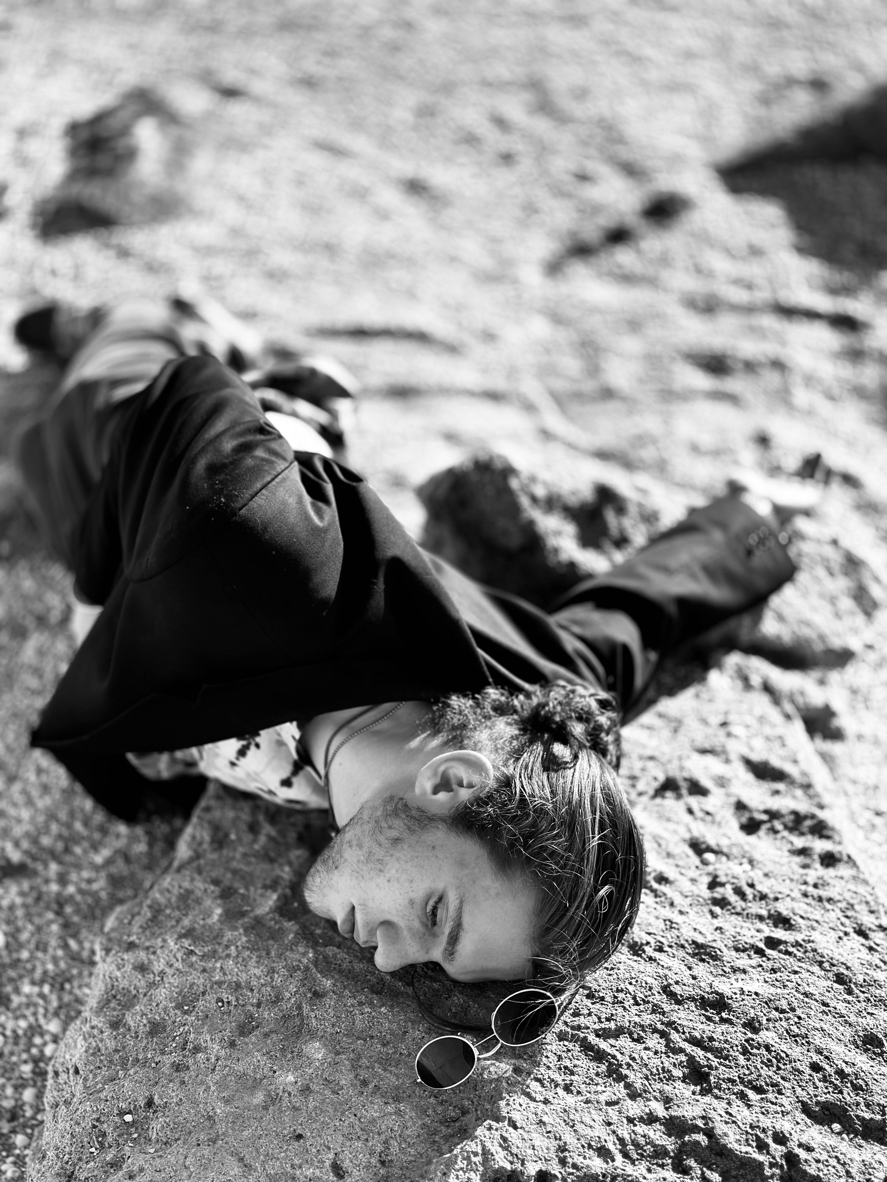 Lying On Sand Man, Bleeding Photos, Download The BEST Free Lying On ...
