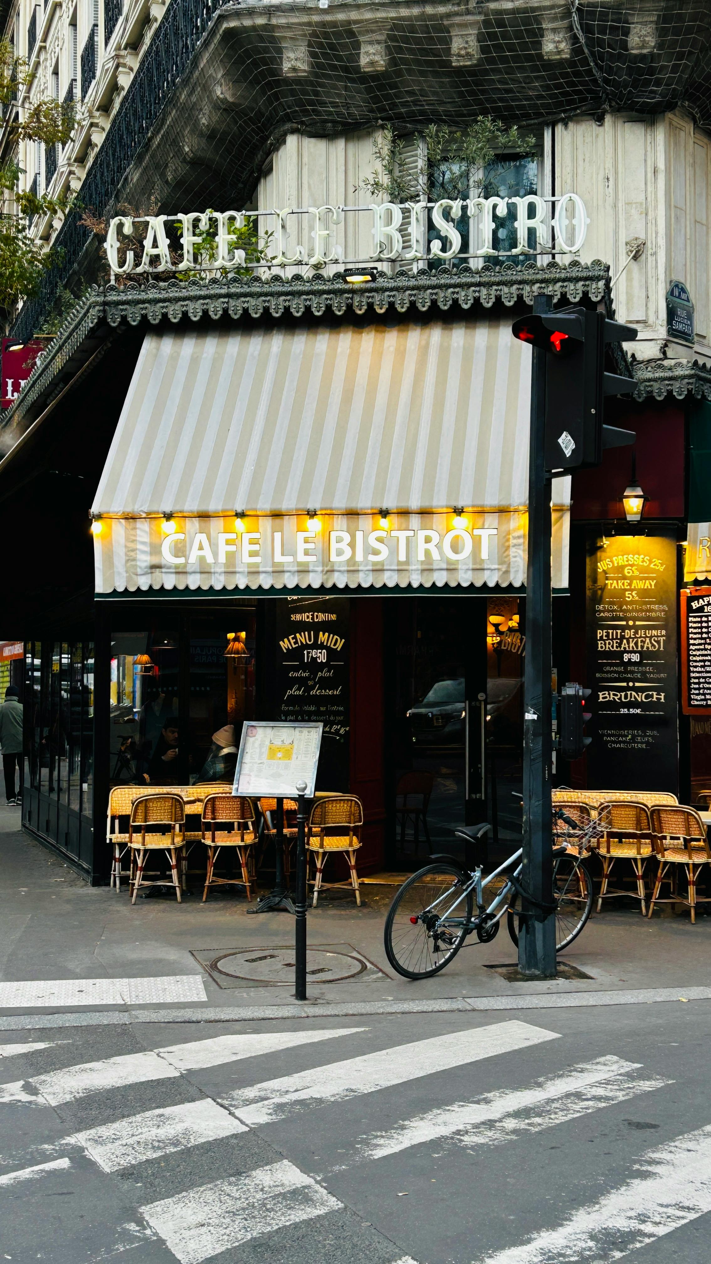 Exterior of the Le Bistro Cafe Building in Paris, France · Free Stock Photo