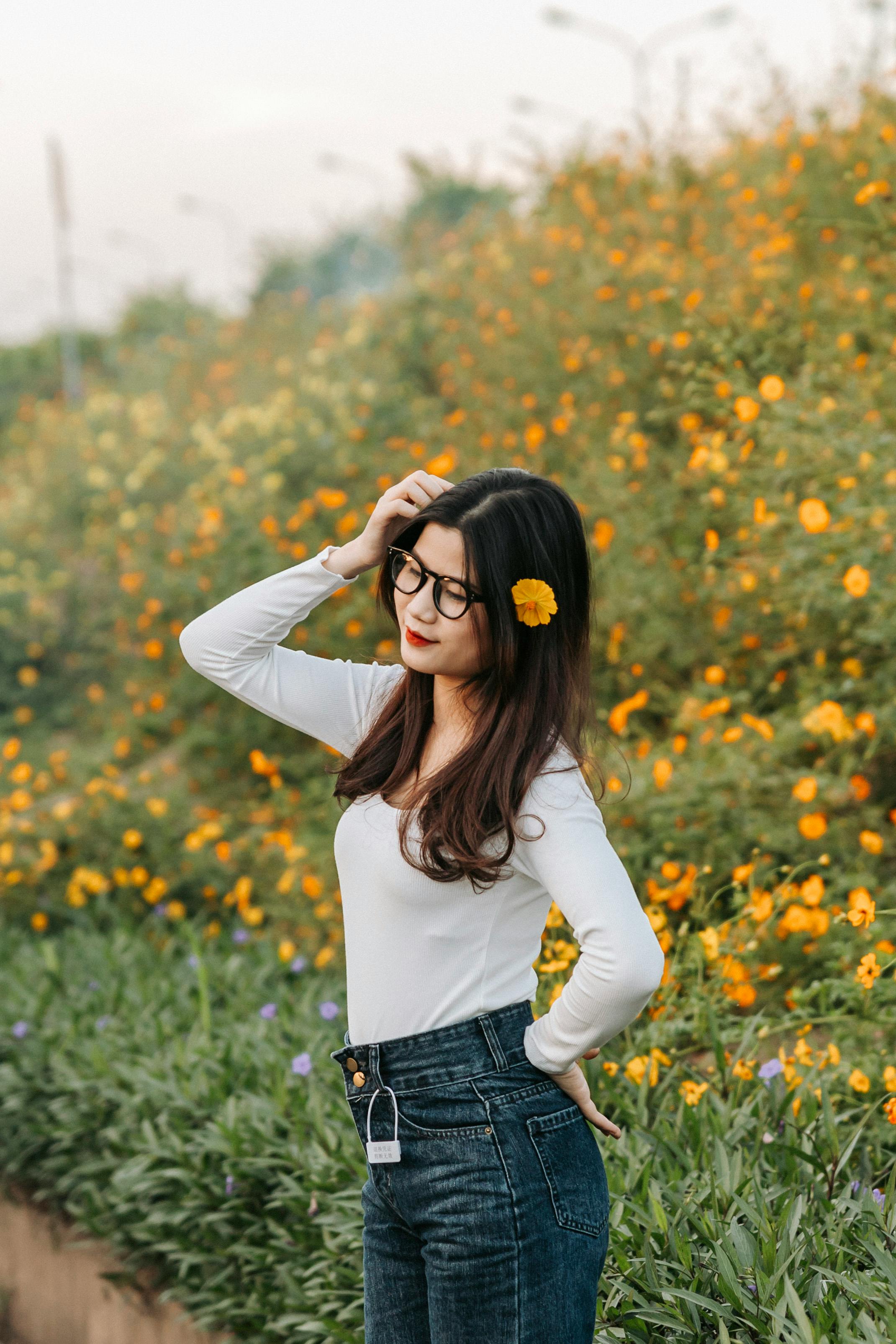 Woman With Flowers Photos, Download The BEST Free Woman With Flowers ...