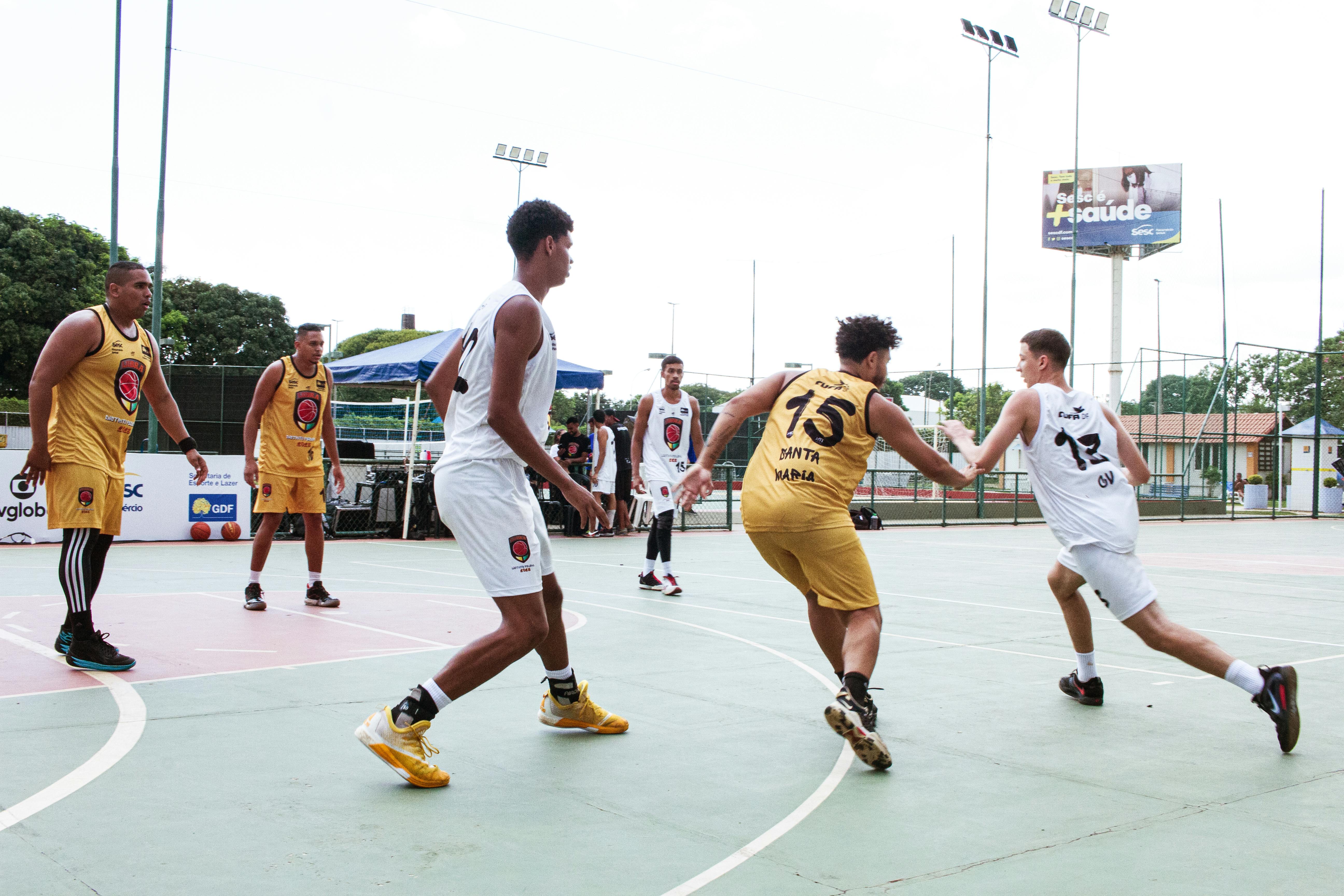 Delighted multiethnic friends playing basketball in park · Free Stock Photo
