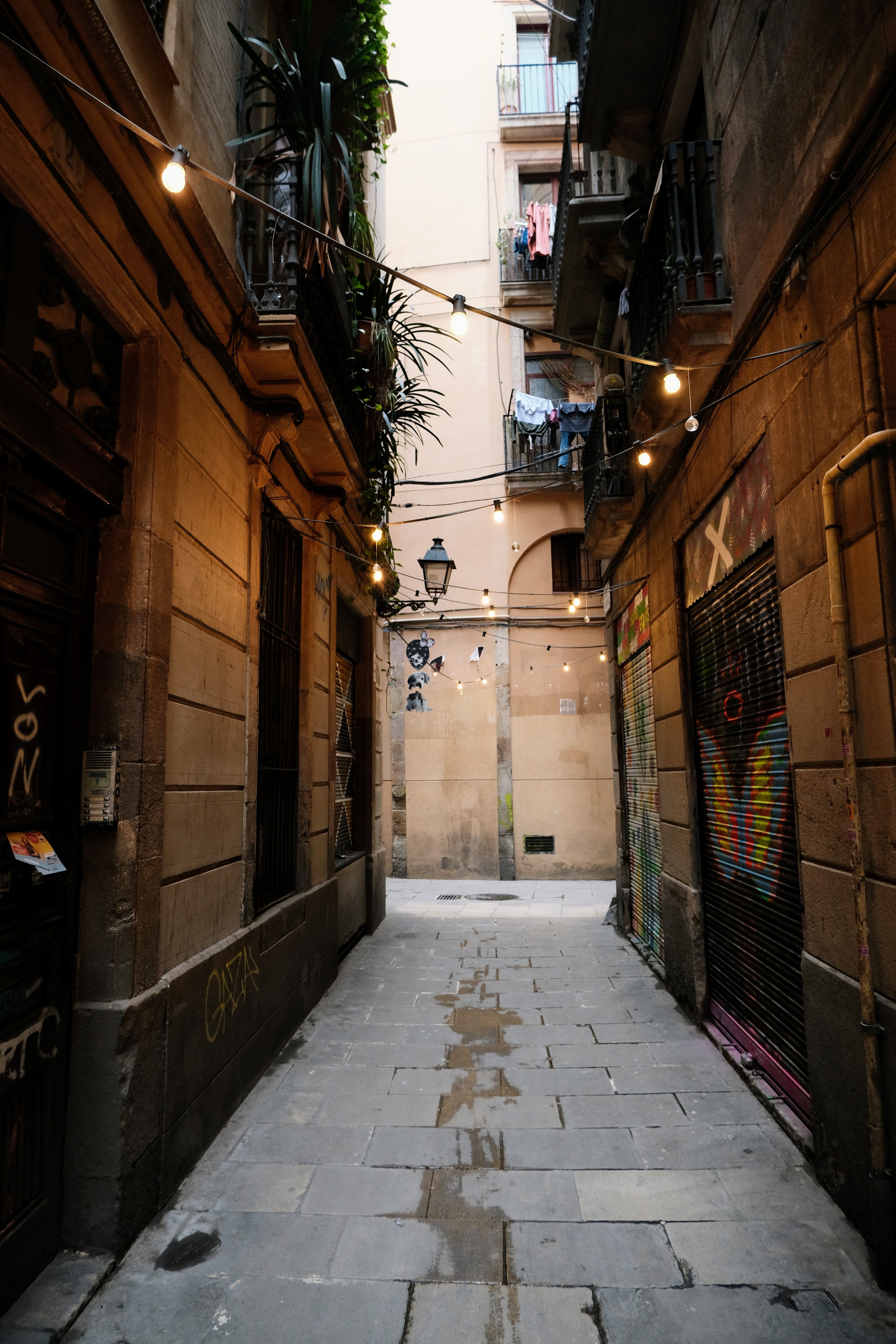 Narrow Alley between Old Town Houses · Free Stock Photo