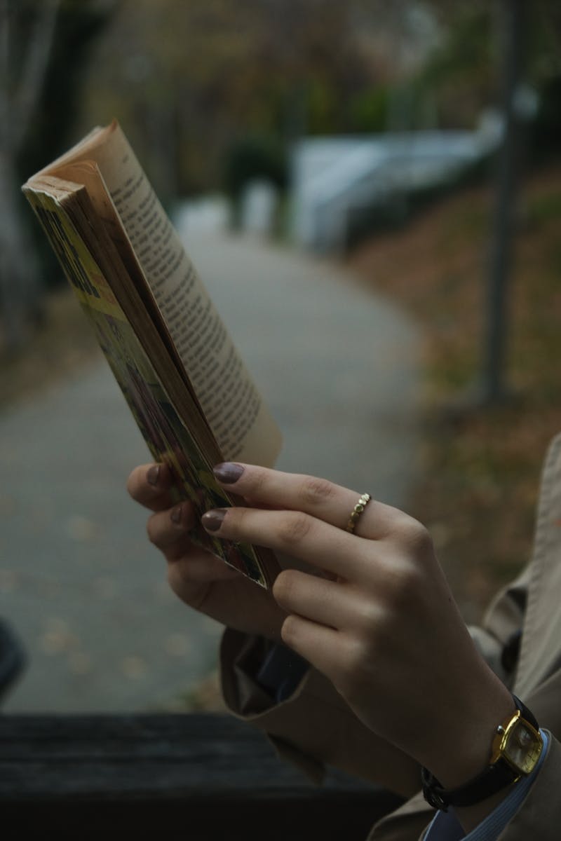 Holding Book Photos, Download The BEST Free Holding Book Stock Photos ...