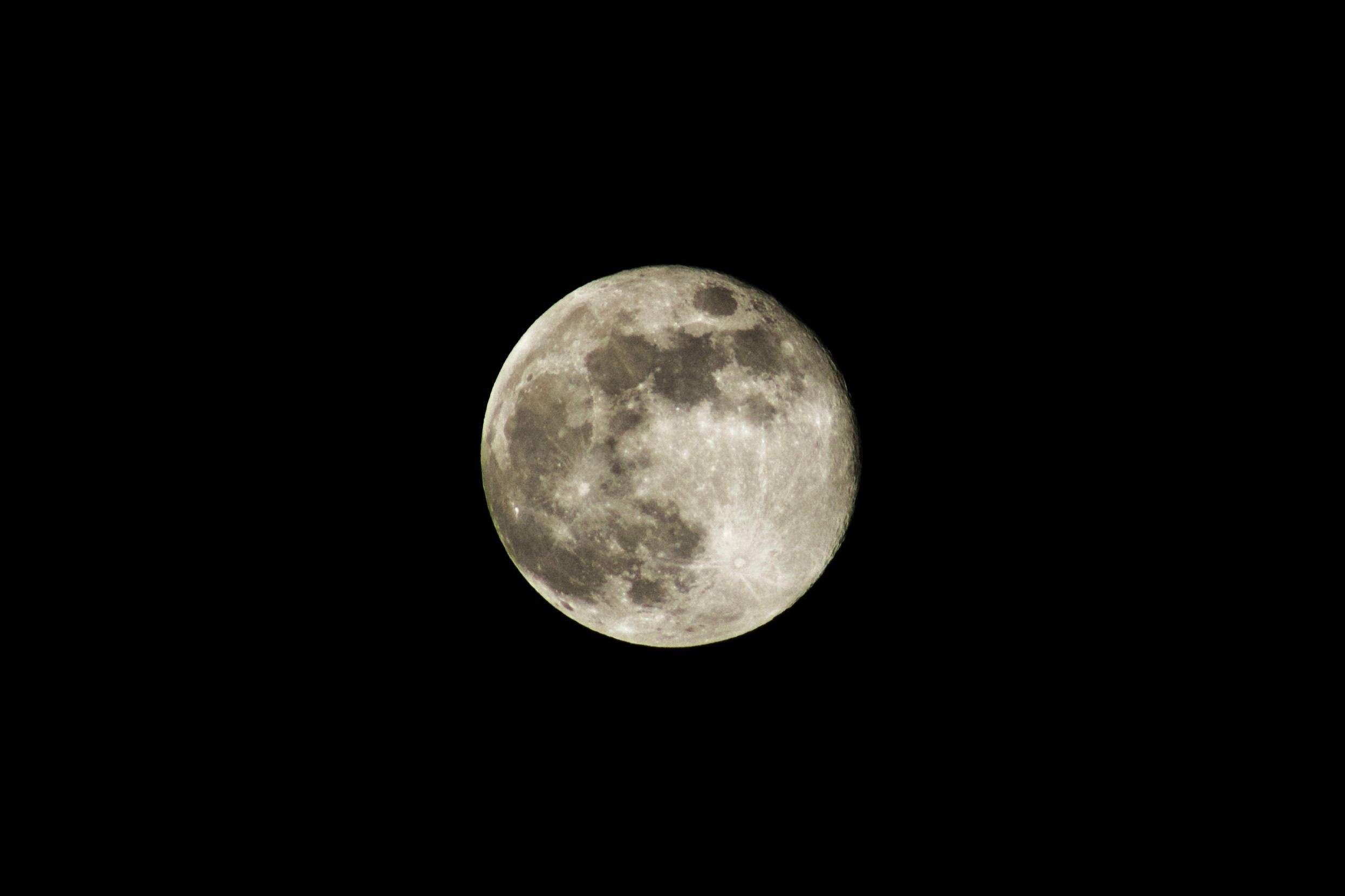 Almost Full Moon Visible in Daylight · Free Stock Photo