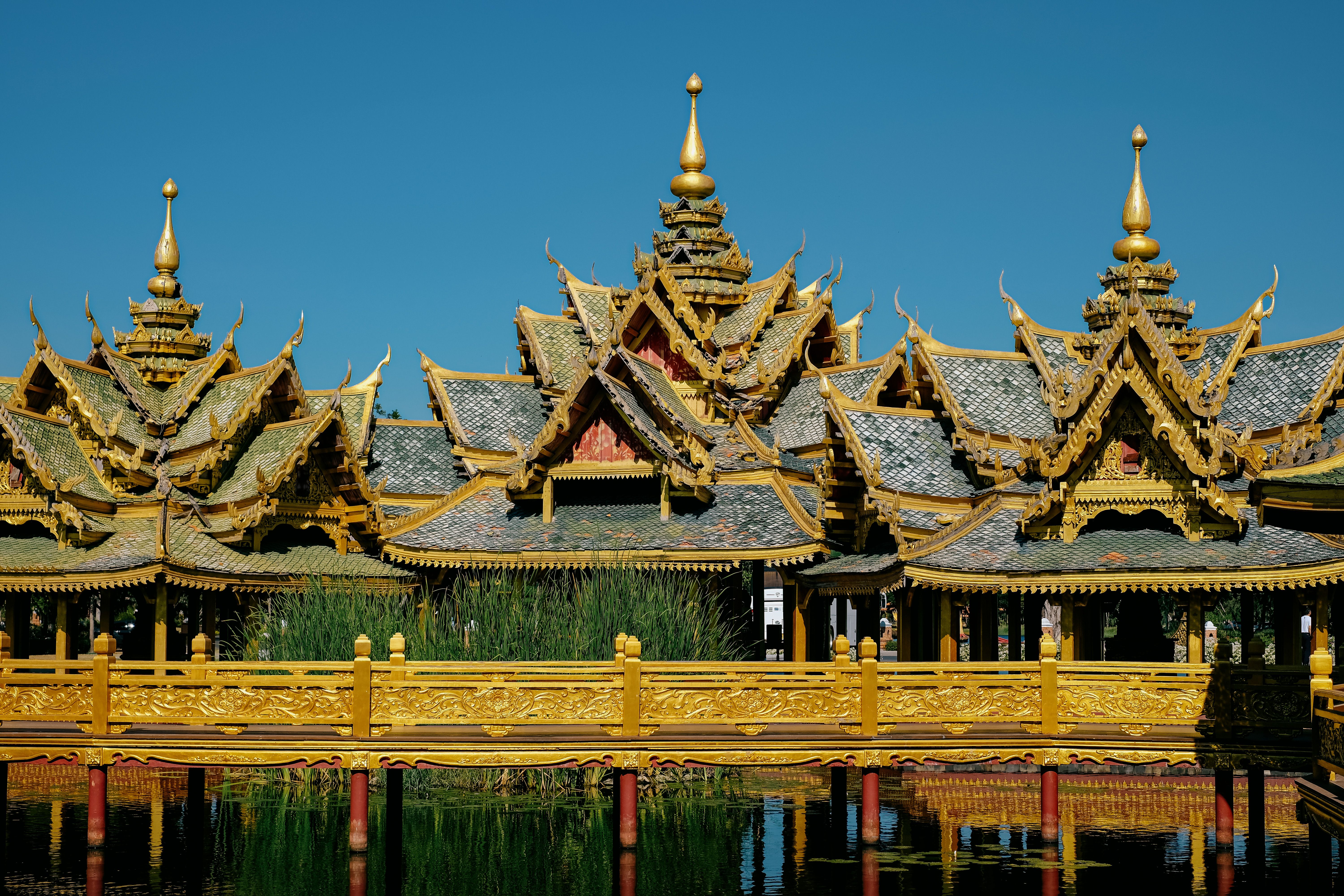 Golden Buddhist Temple · Free Stock Photo