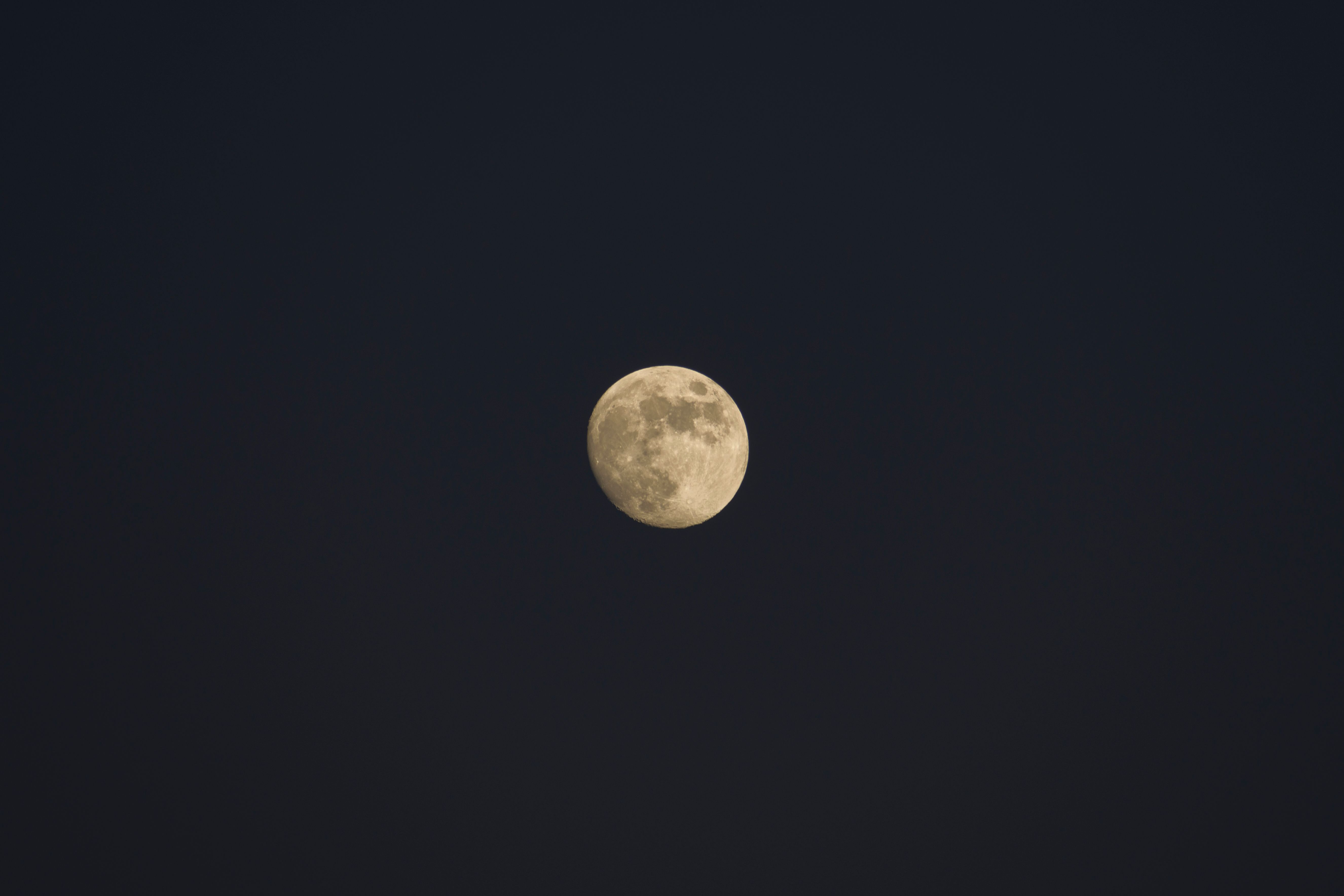 Orange Moon in the Sky · Free Stock Photo
