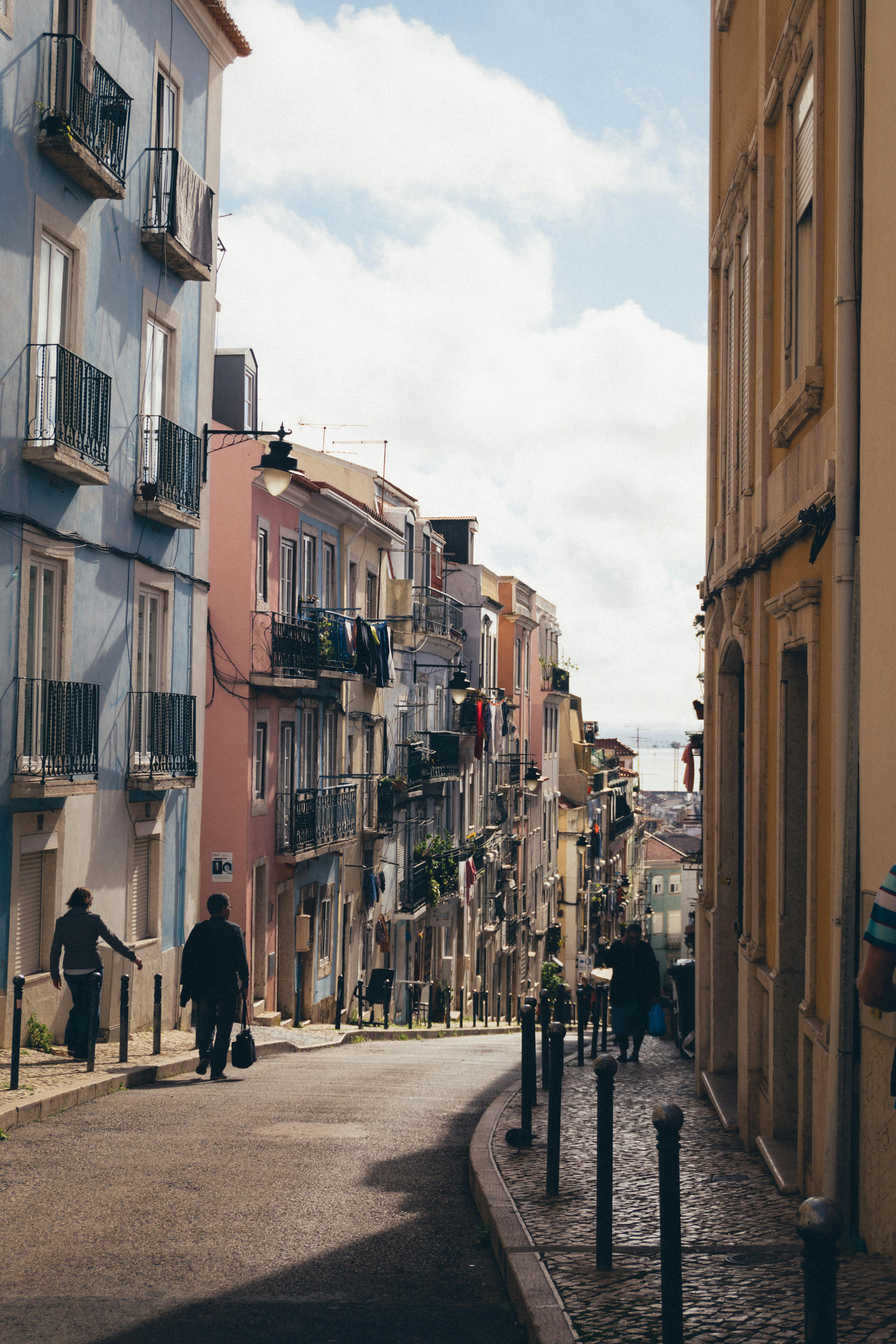 Townhouses Along a Narrow Hillside Street · Free Stock Photo