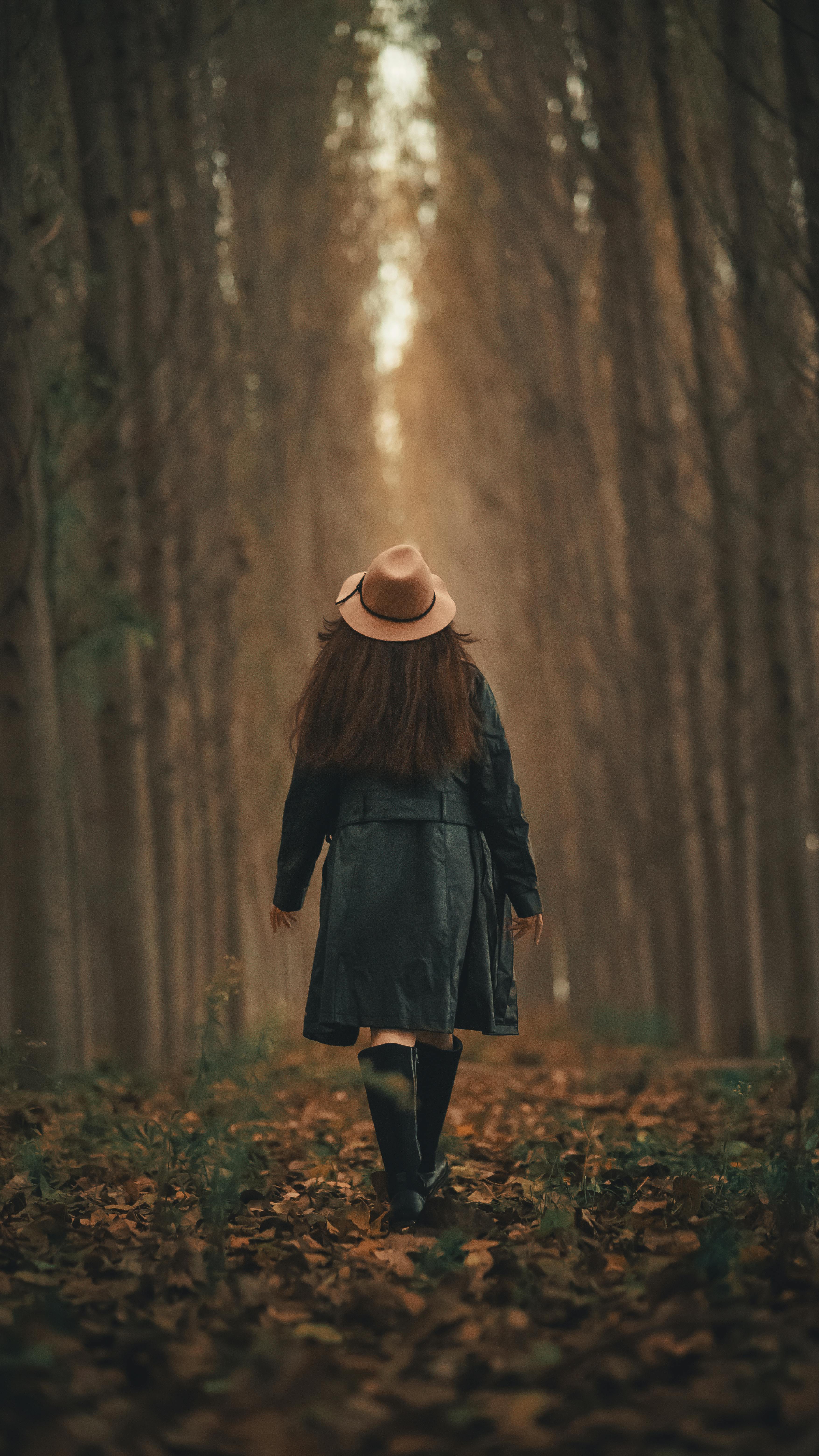 Back View of a Woman in a Coat and Hat Walking in an Autumnal Forest ...