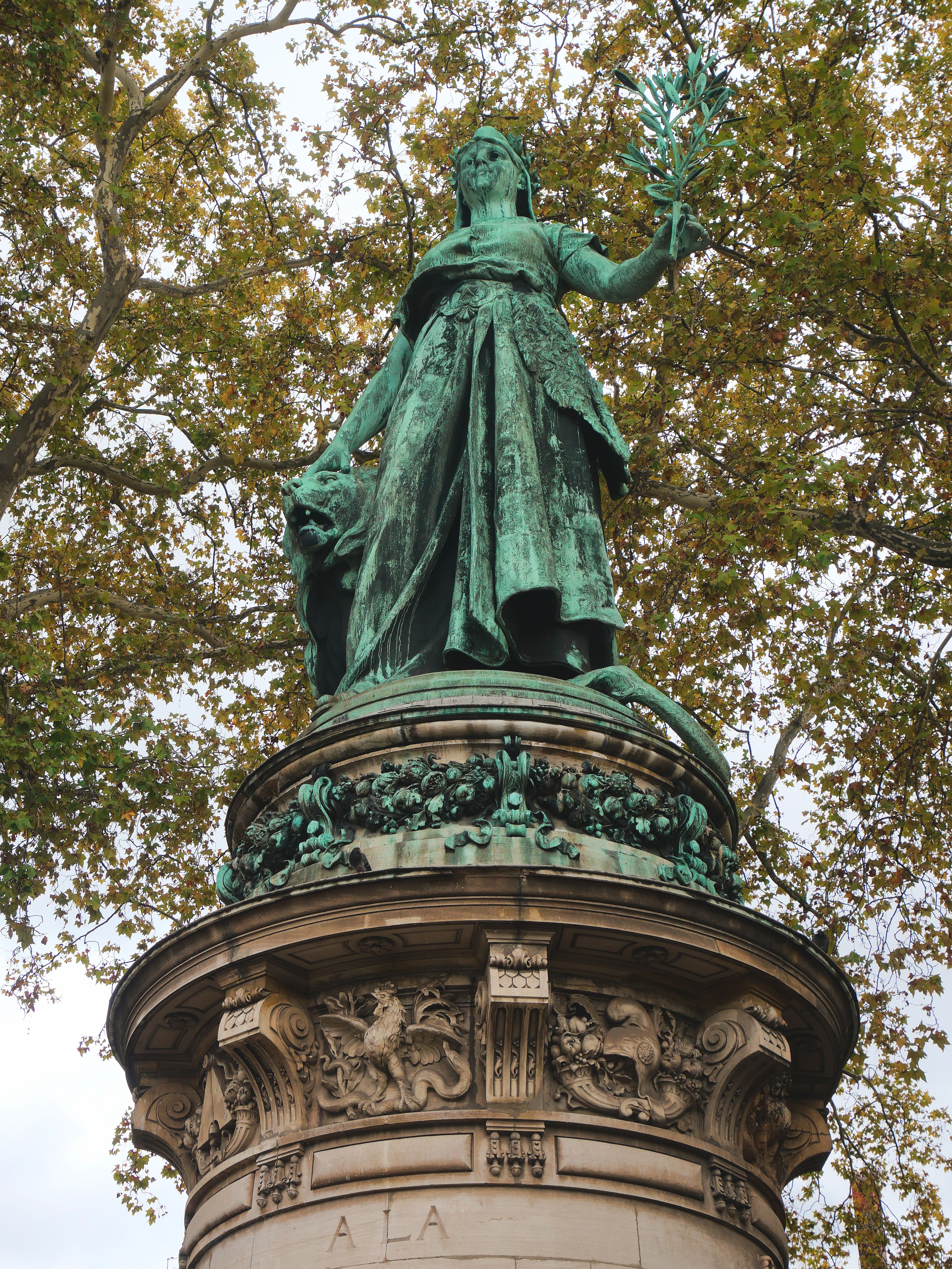 Low Angle Shot of Statue of the Republic in Lyon, France · Free Stock Photo