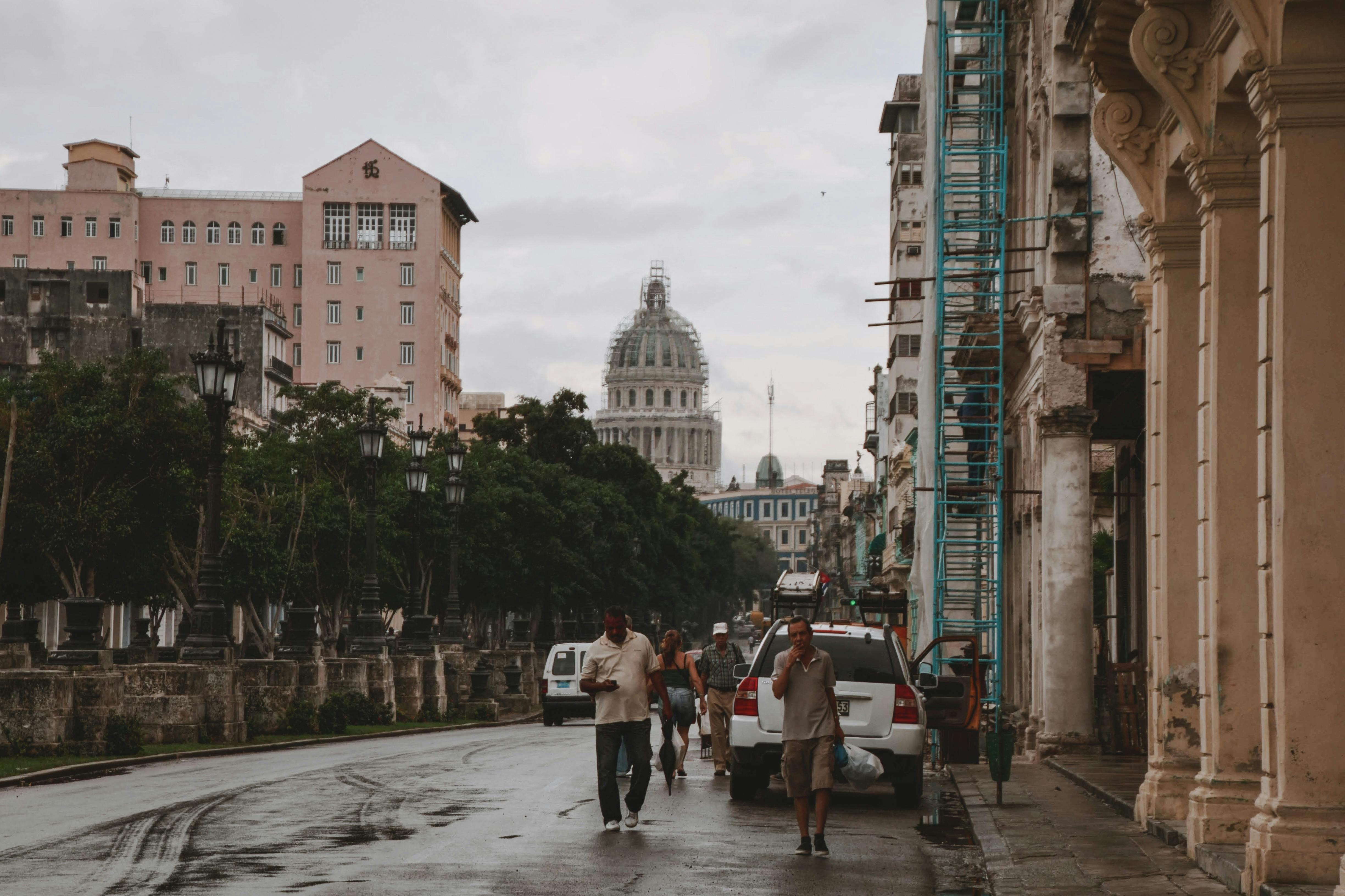 Walking In The City Photos, Download The BEST Free Walking In The City ...