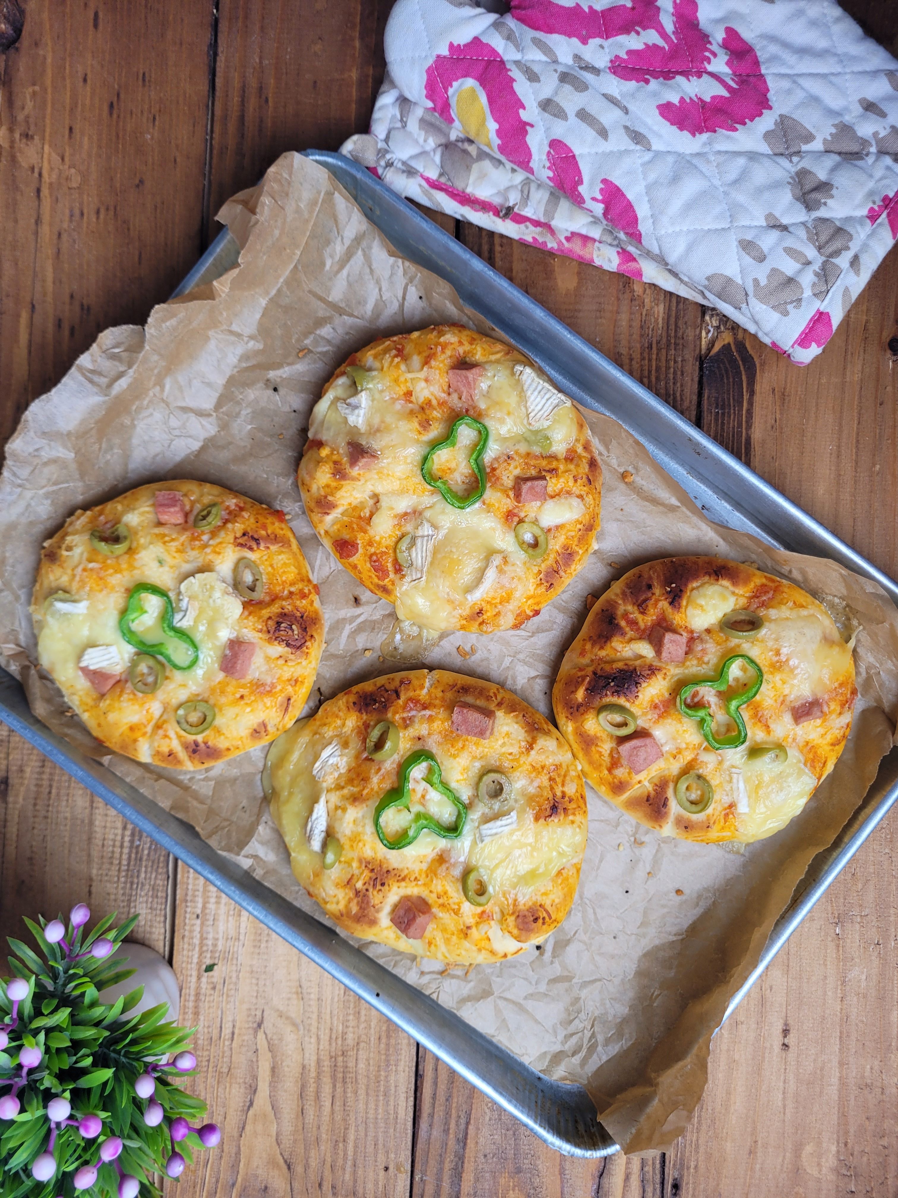 Tray with Miniature Pizza · Free Stock Photo