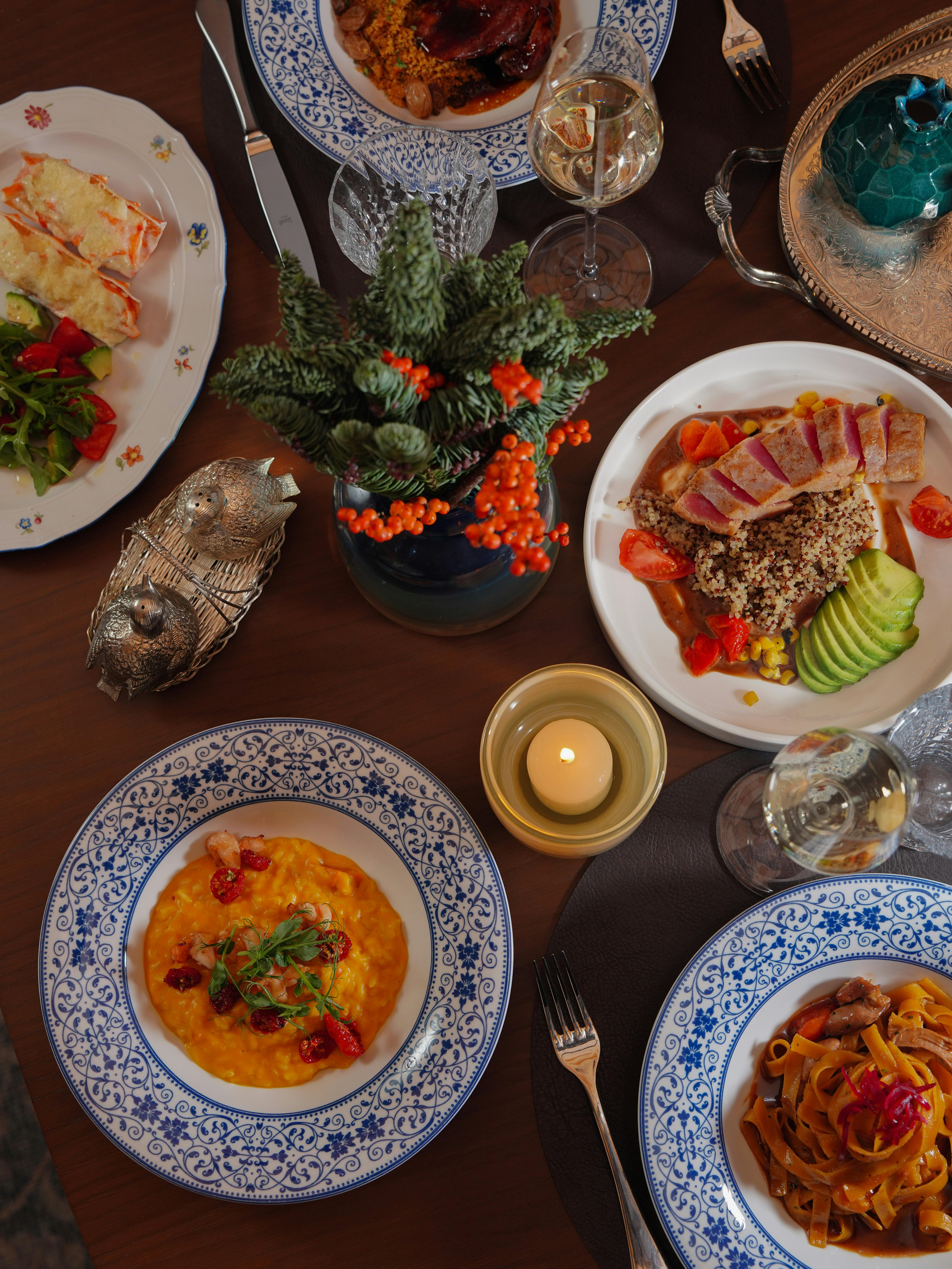 Dinnerware on Table · Free Stock Photo