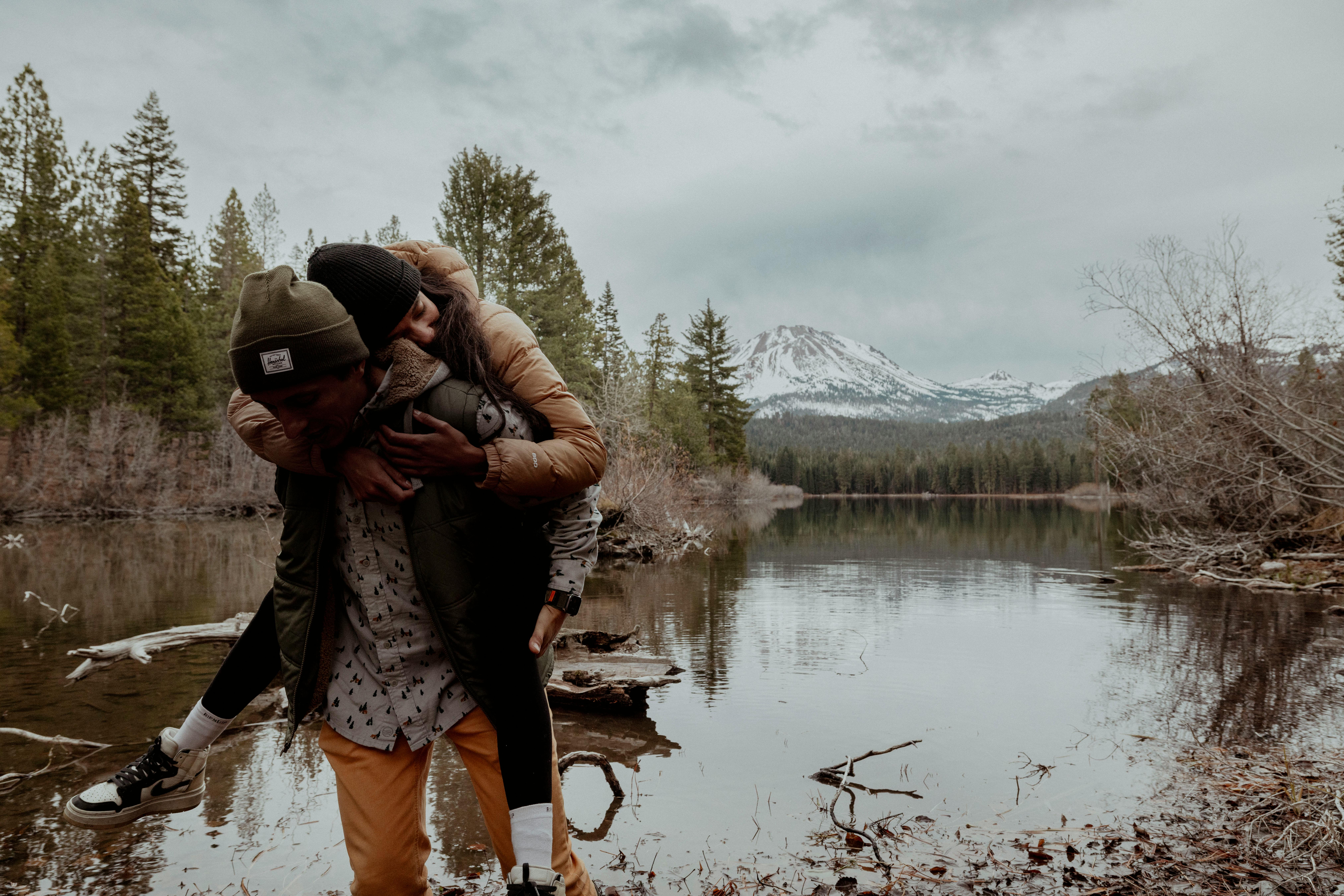 Hugging Couple Near the Body of Water · Free Stock Photo