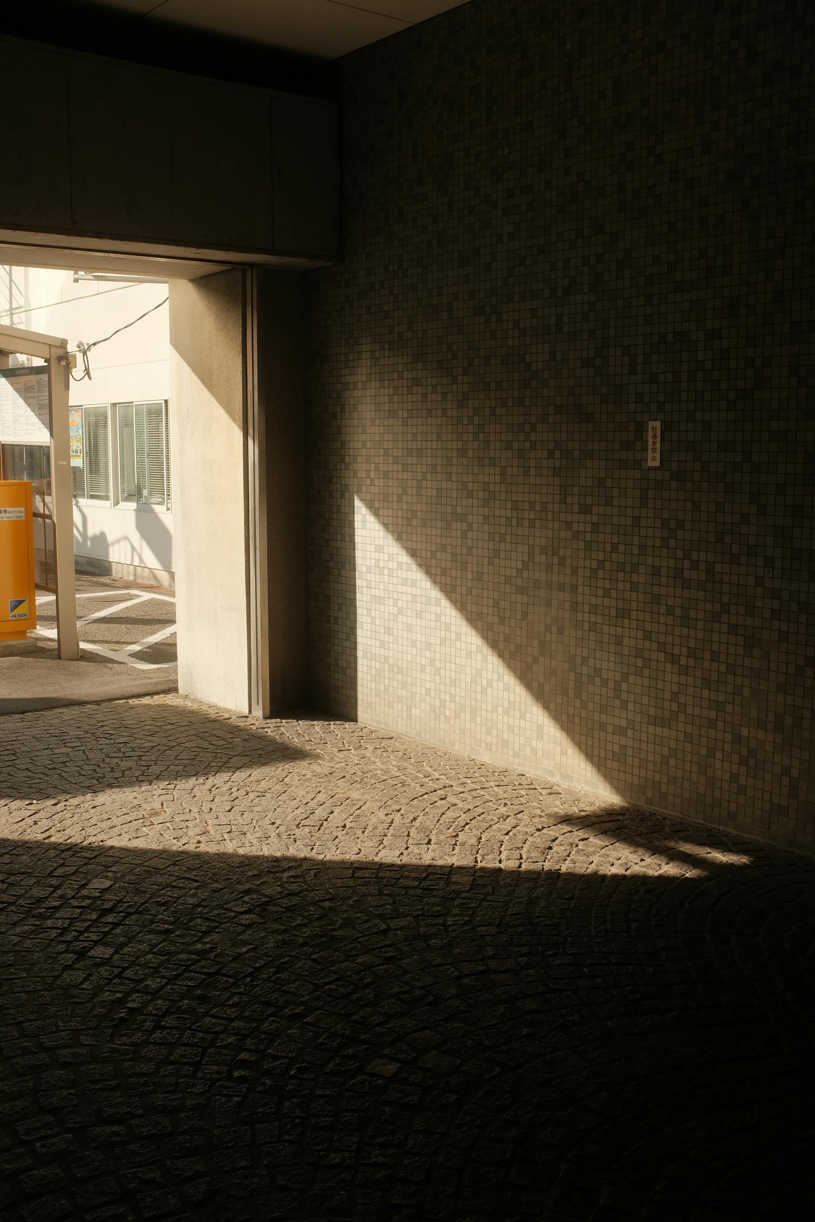 Wall Shadow Photos, Download The BEST Free Wall Shadow Stock Photos ...