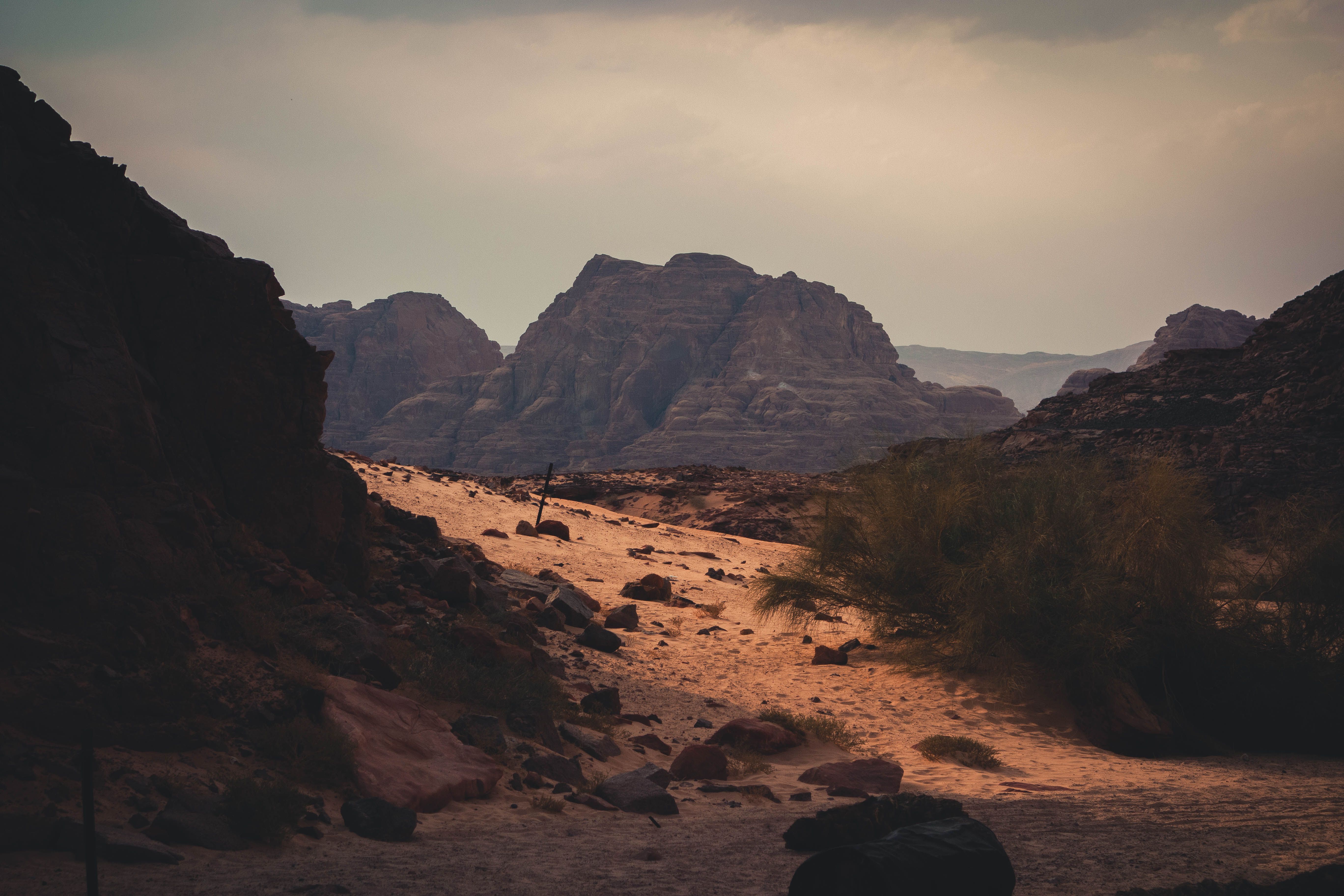 Scenic Landscape of Mountains and Desert · Free Stock Photo