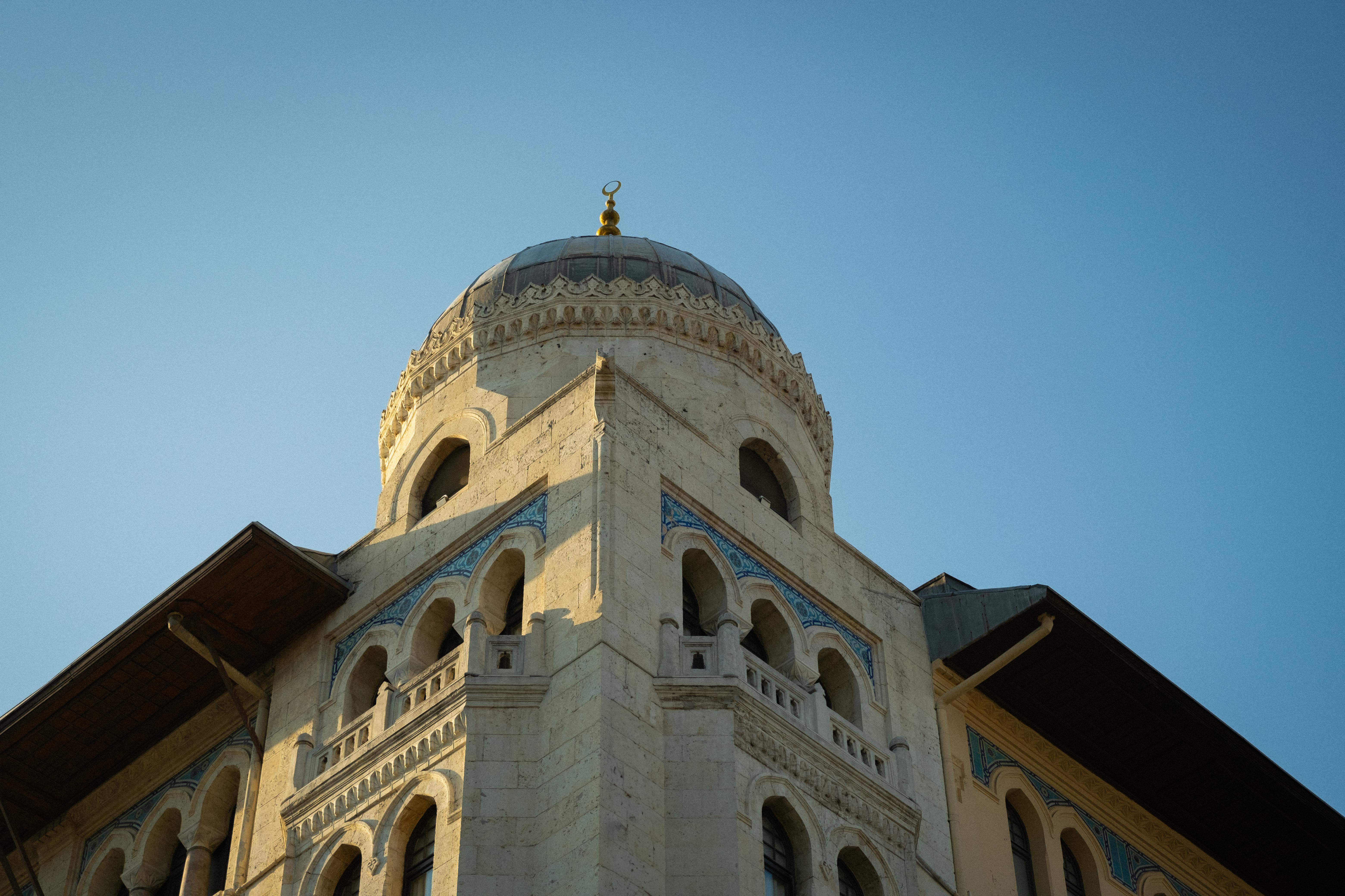 Corner of Mosque Dome · Free Stock Photo