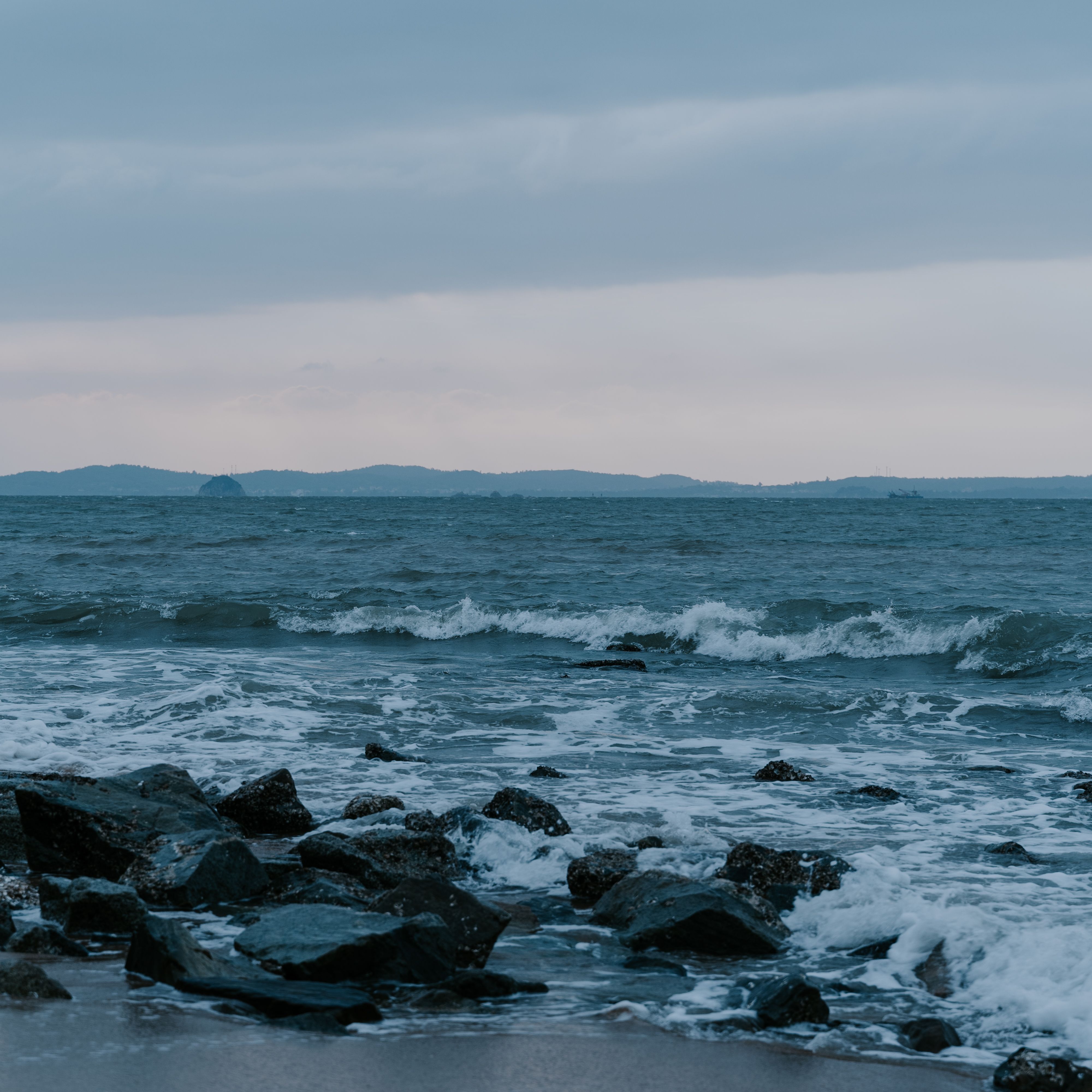 Wave on Seashore at Dawn · Free Stock Photo