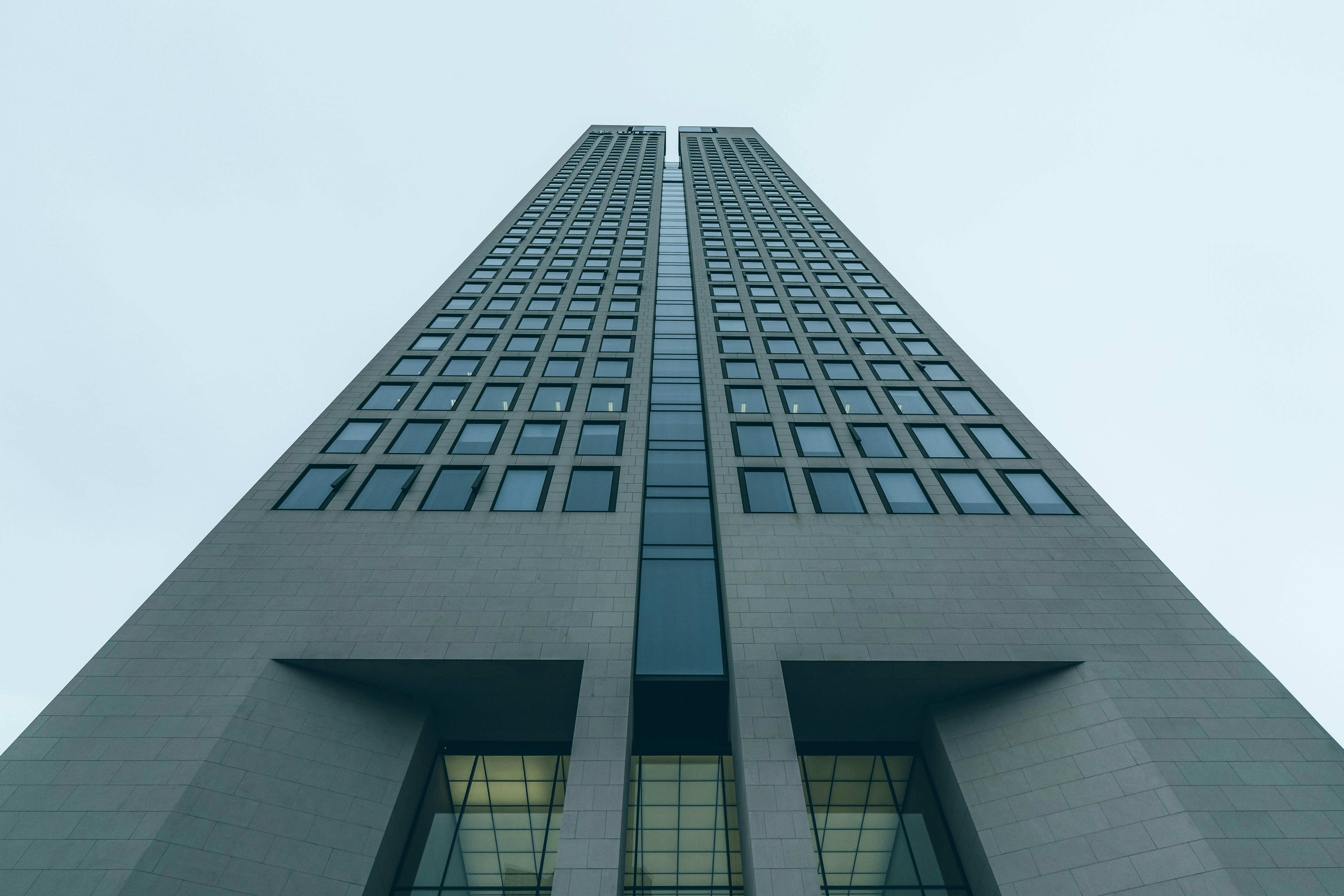 Opernturm Skyscraper in Frankfurt Against the Sky · Free Stock Photo