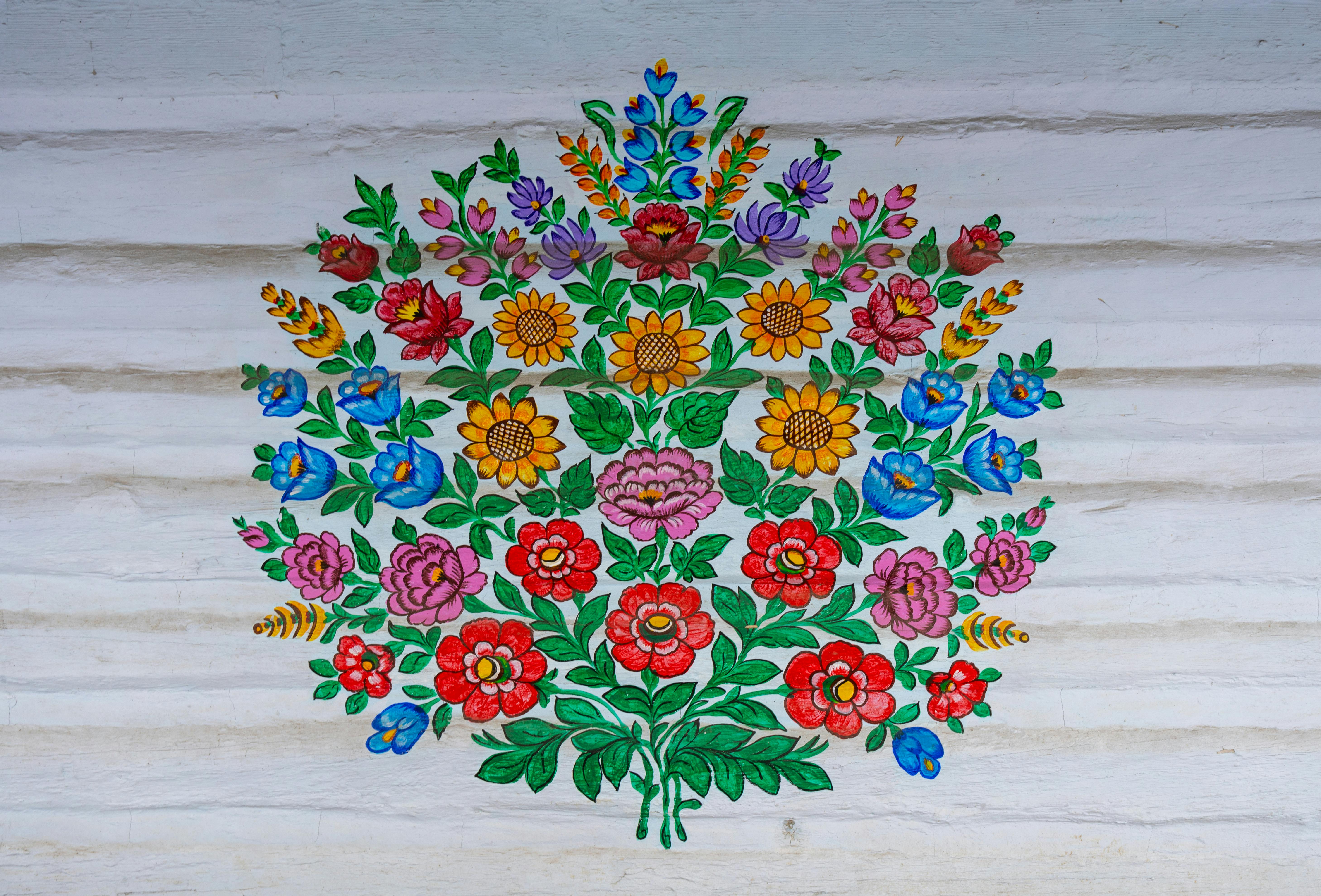 Traditional Flower Design on a Wall · Free Stock Photo