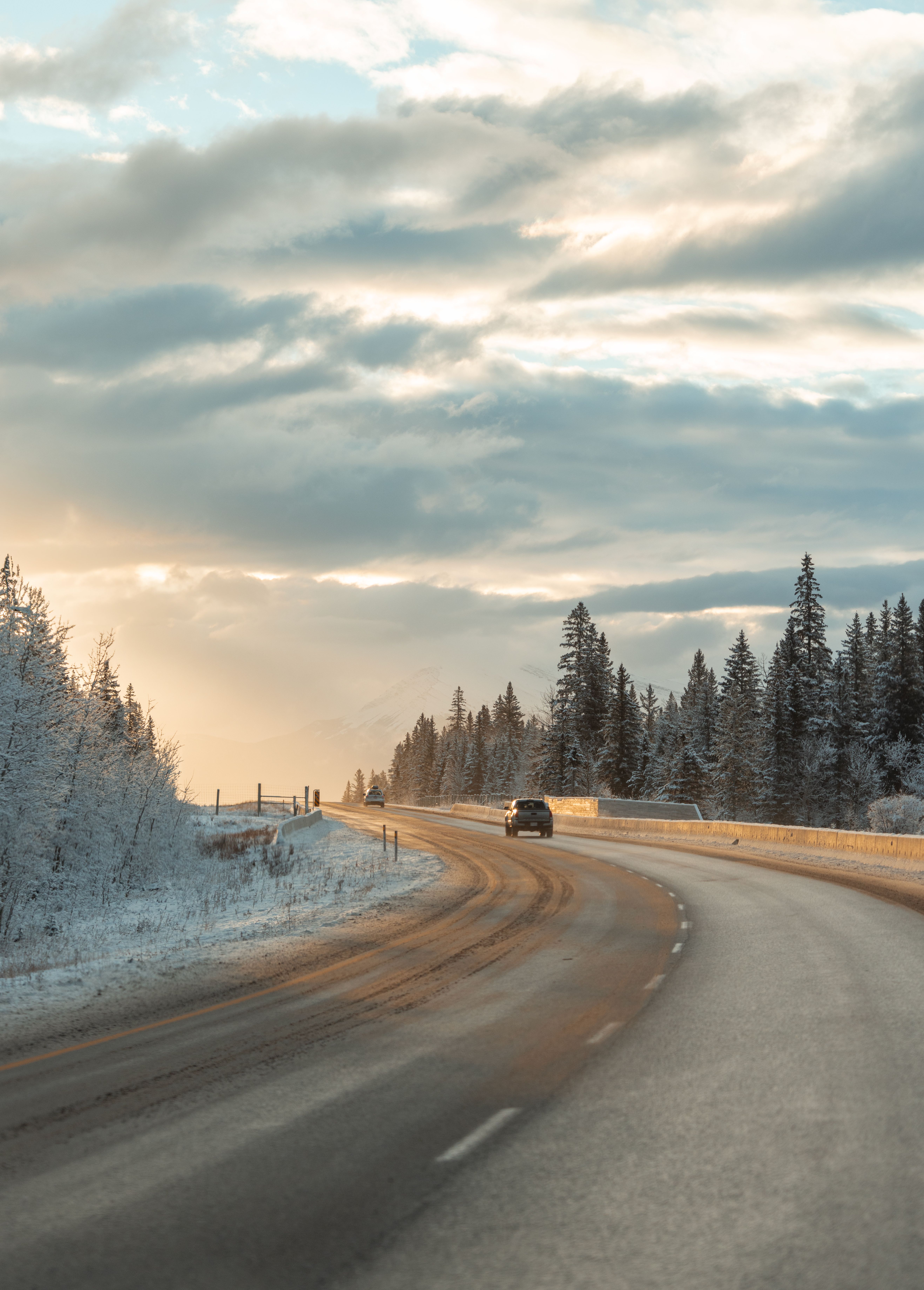 Car Running On Road Alone Photos, Download The BEST Free Car Running On ...