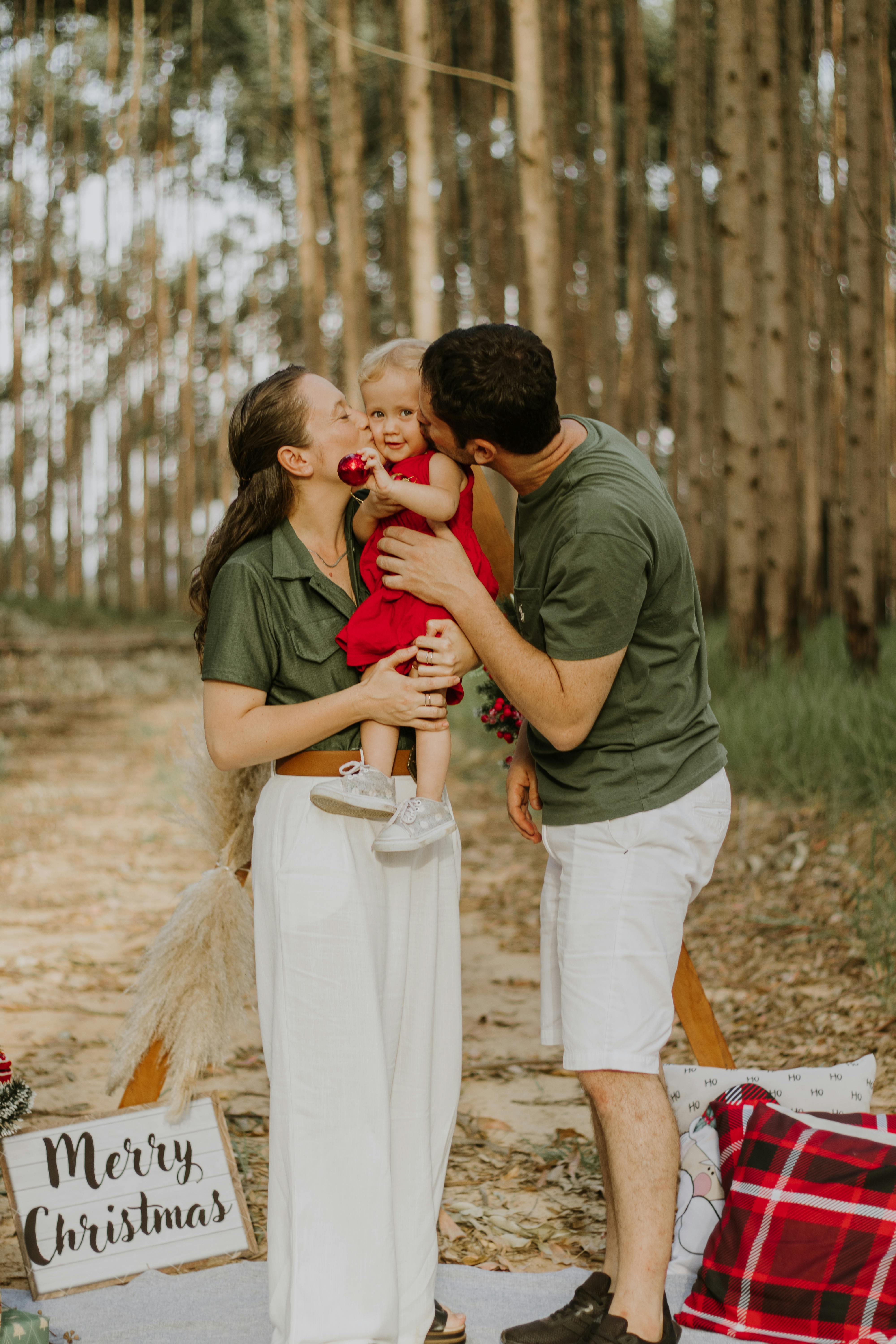 Parents with a Child · Free Stock Photo