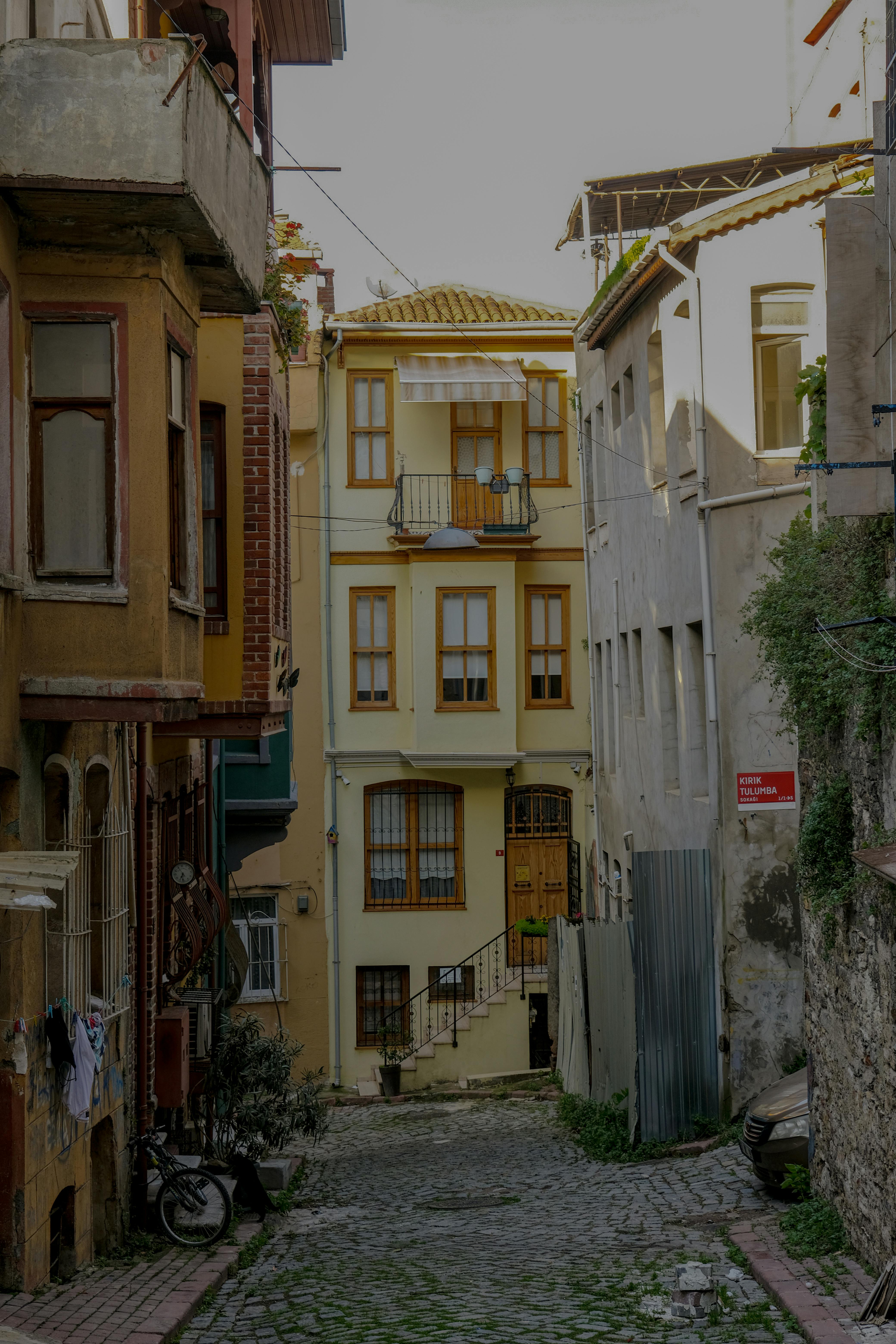 Traditional Narrow Alley in Istanbul · Free Stock Photo