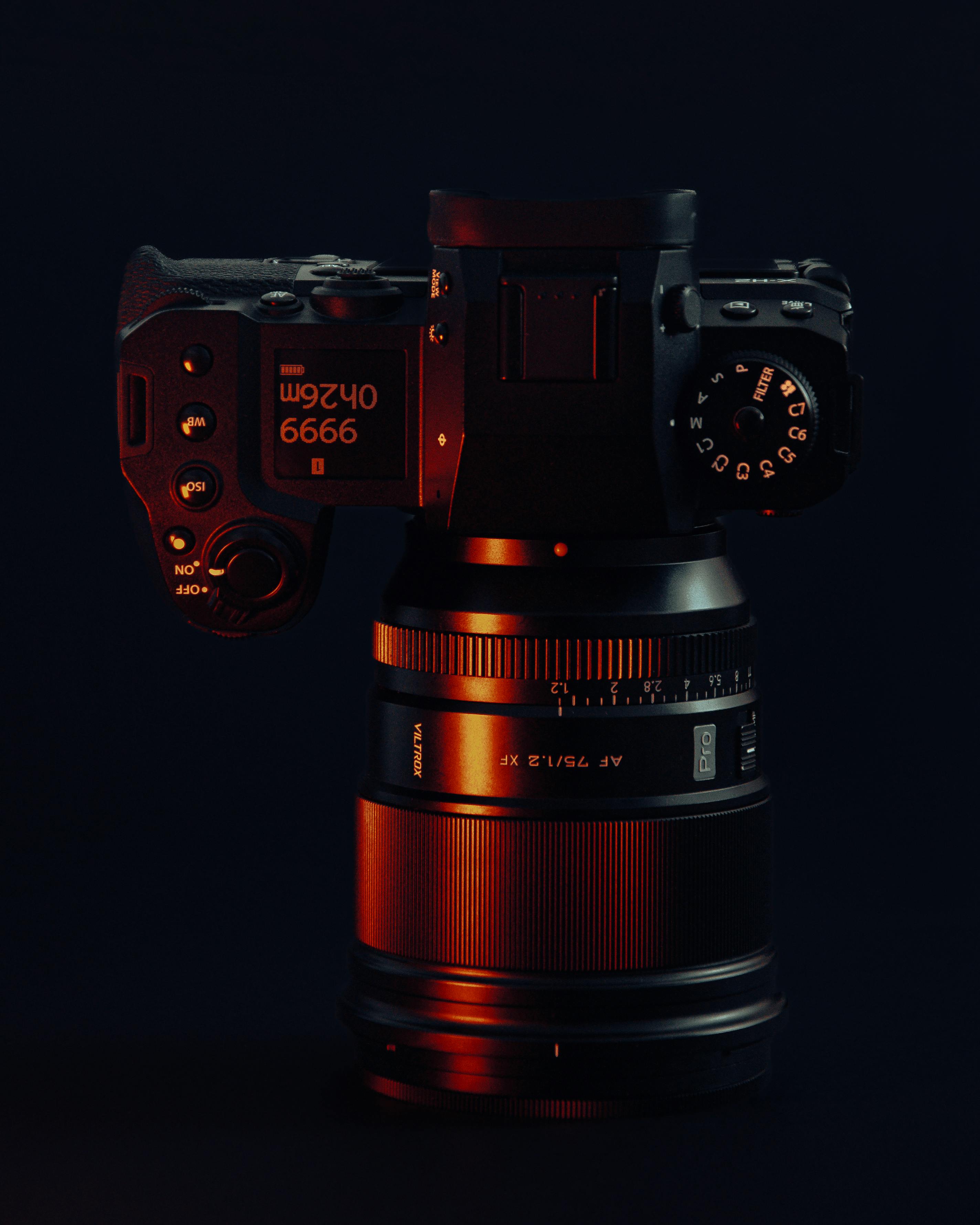 Lens of Camera in the Dark · Free Stock Photo