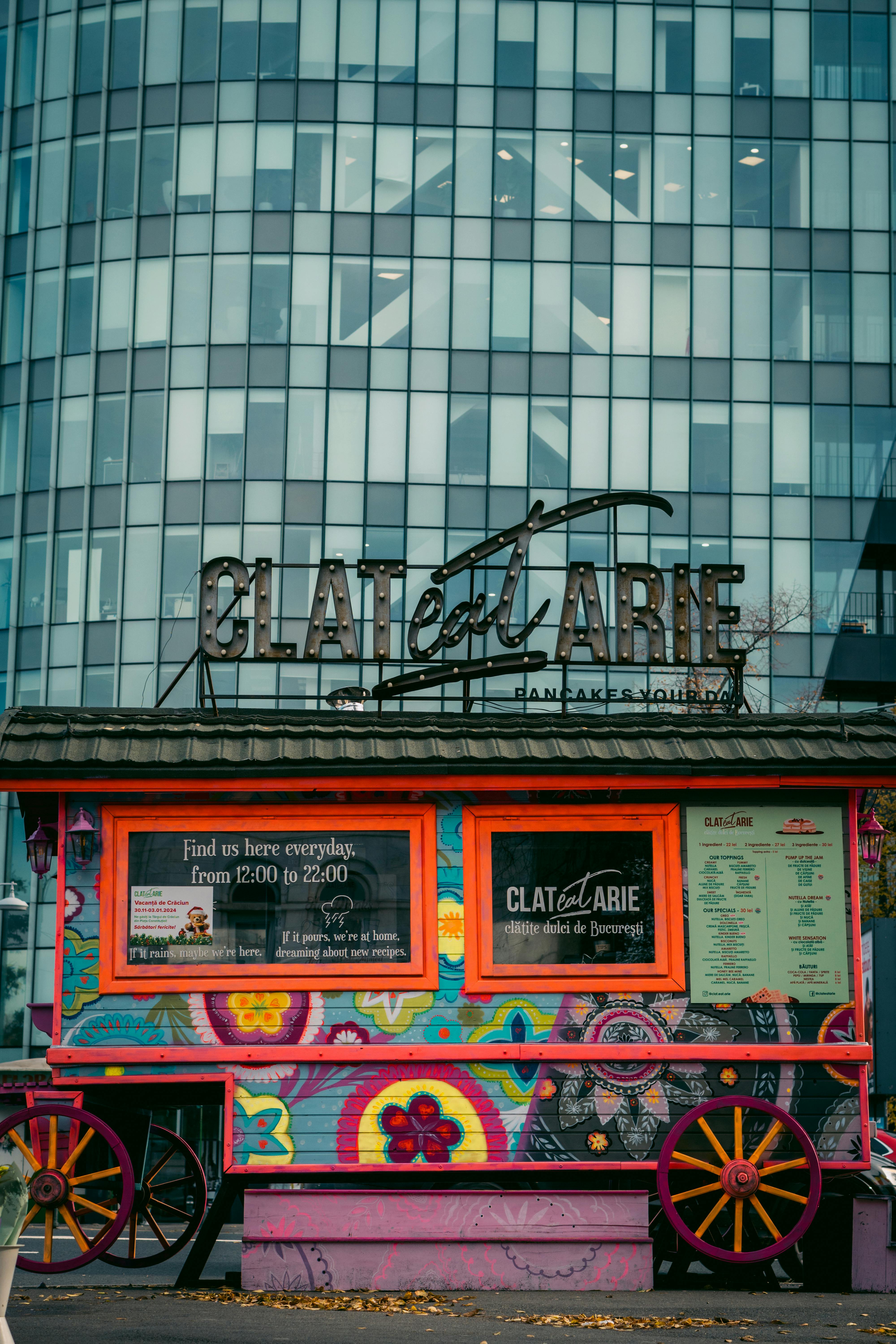 Clateatarie Pancake Hub in Bucharest · Free Stock Photo