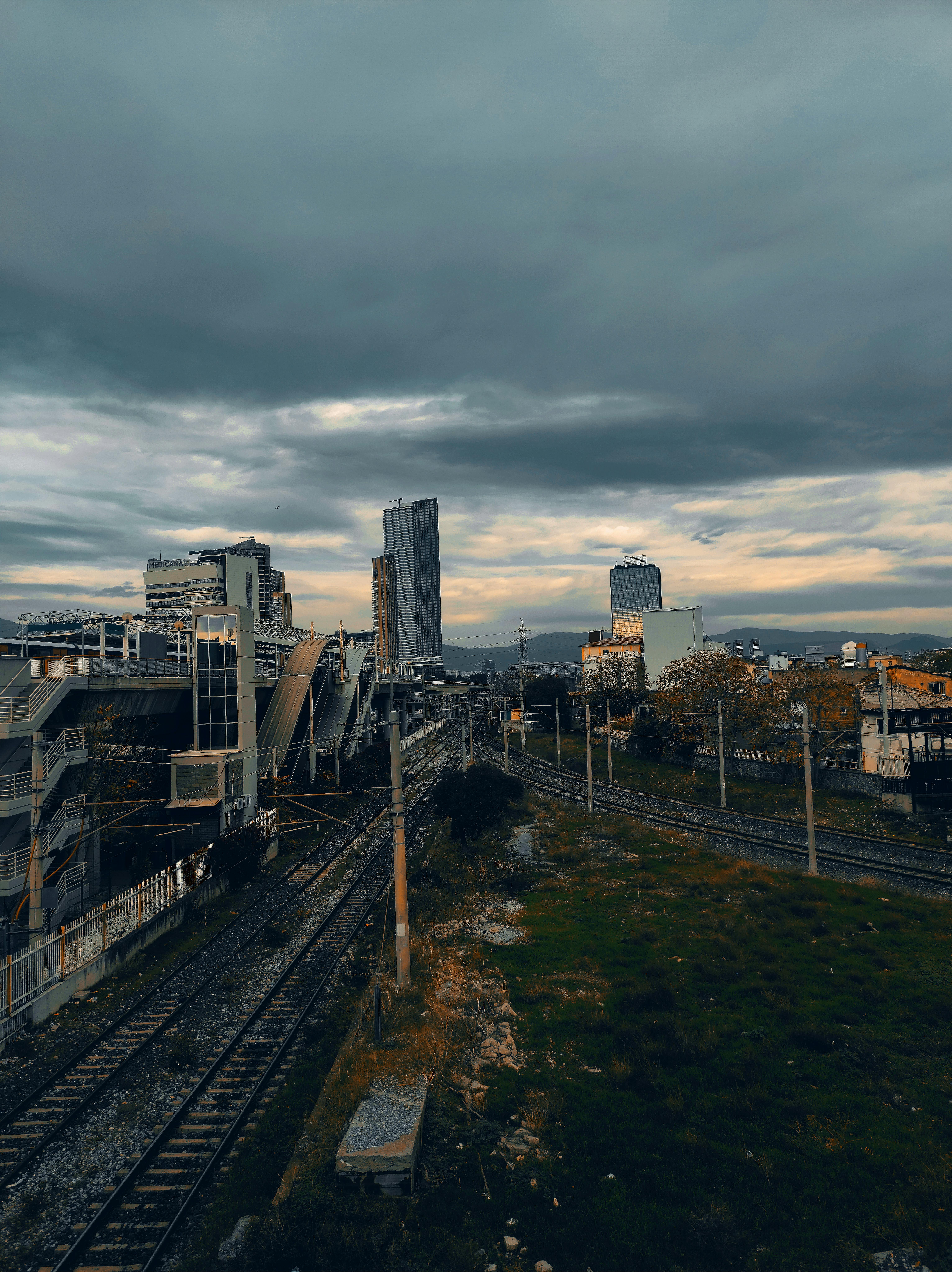 City In Haze Photos, Download The BEST Free City In Haze Stock Photos ...