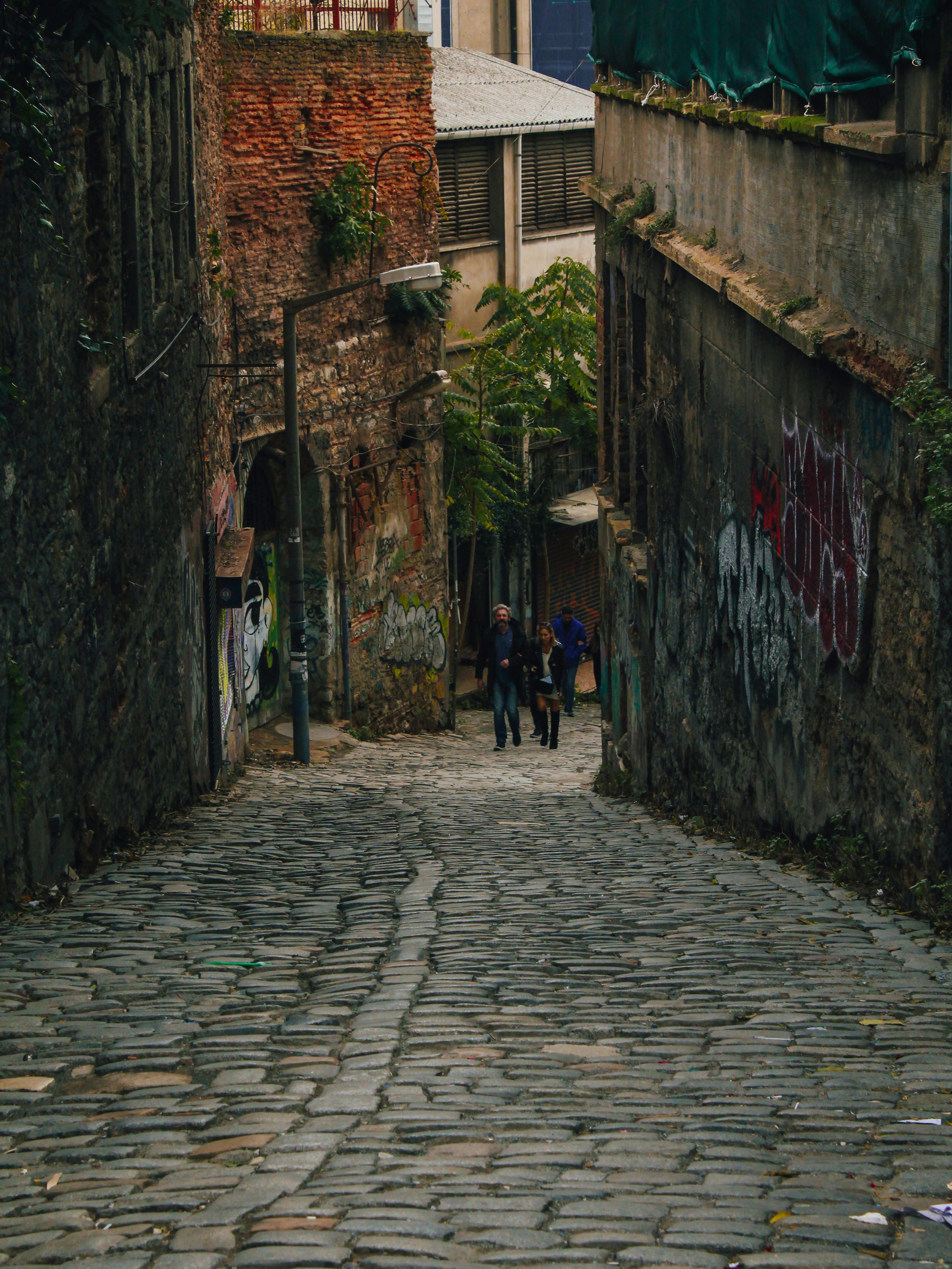 Narrow Cobblestone Alley · Free Stock Photo