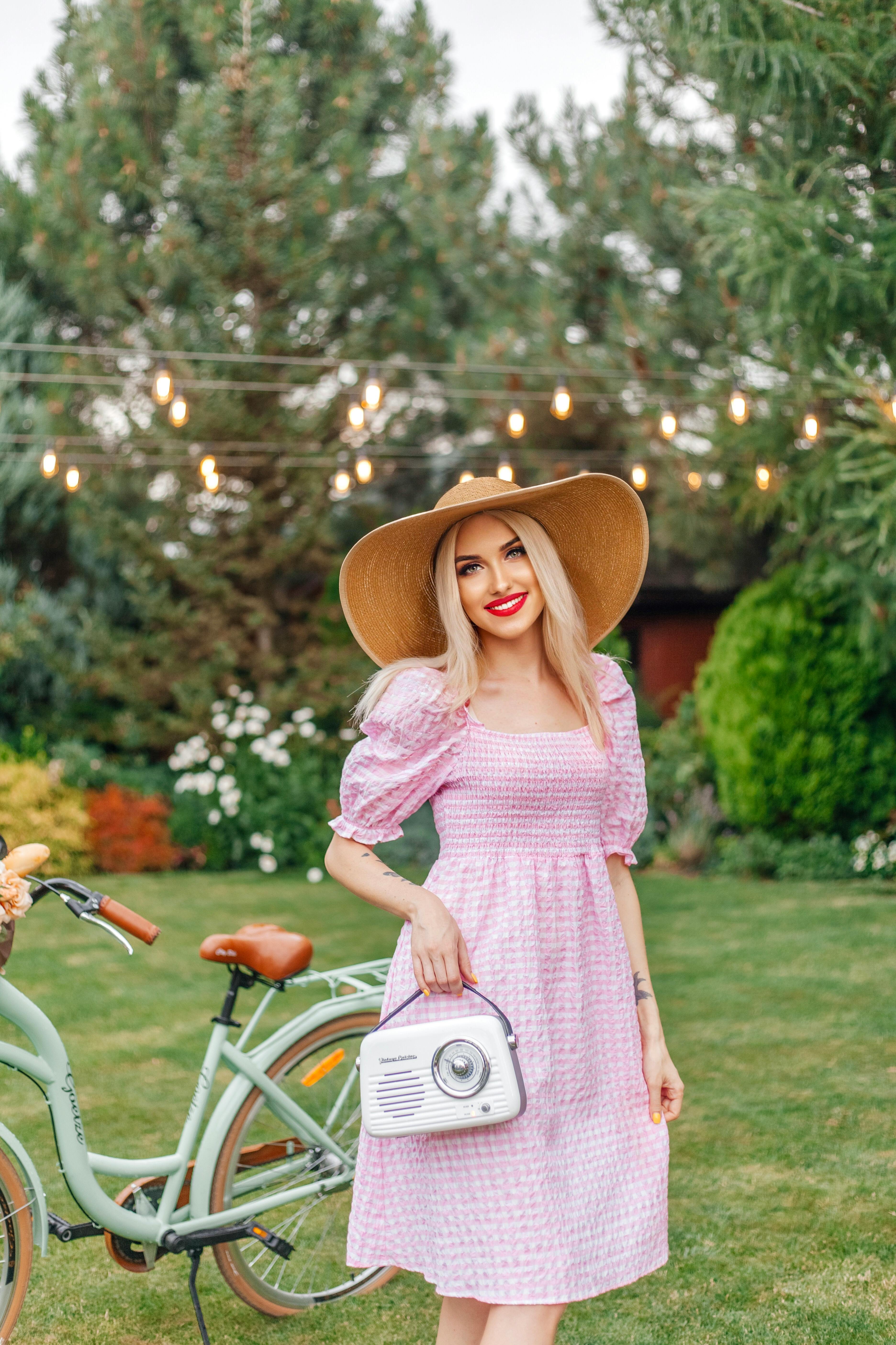 Woman Wearing Brown Wicker Hat · Free Stock Photo