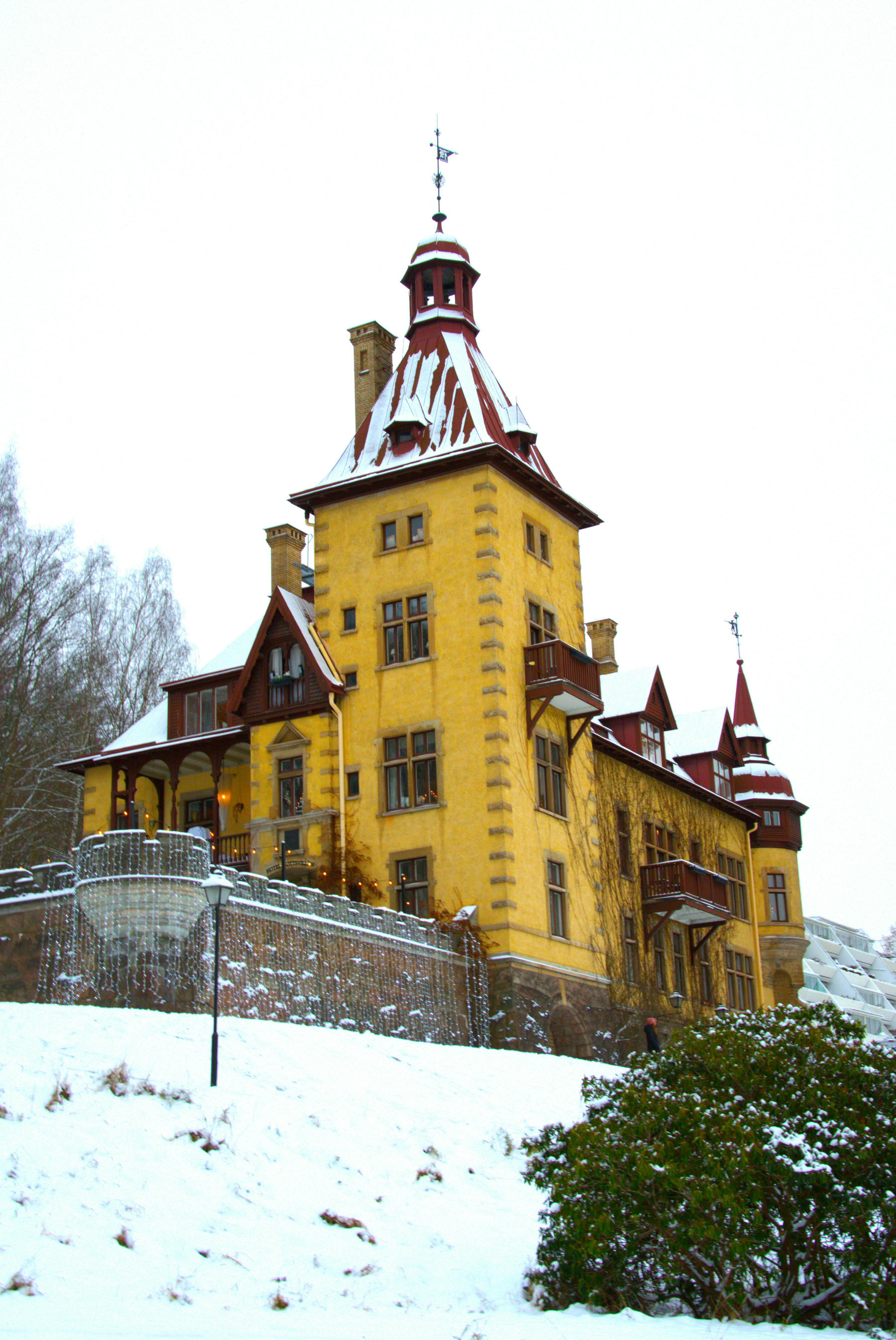 Hotel Slottsvillan in Huskvarna in Winter · Free Stock Photo