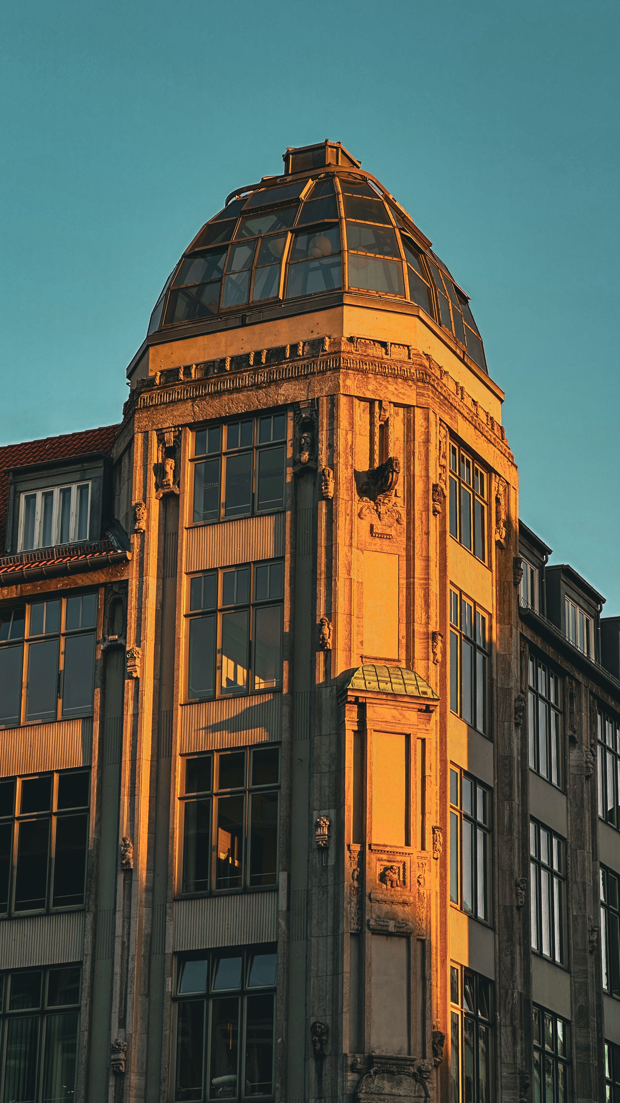 Traditional Tenement in Berlin During Sunset · Free Stock Photo