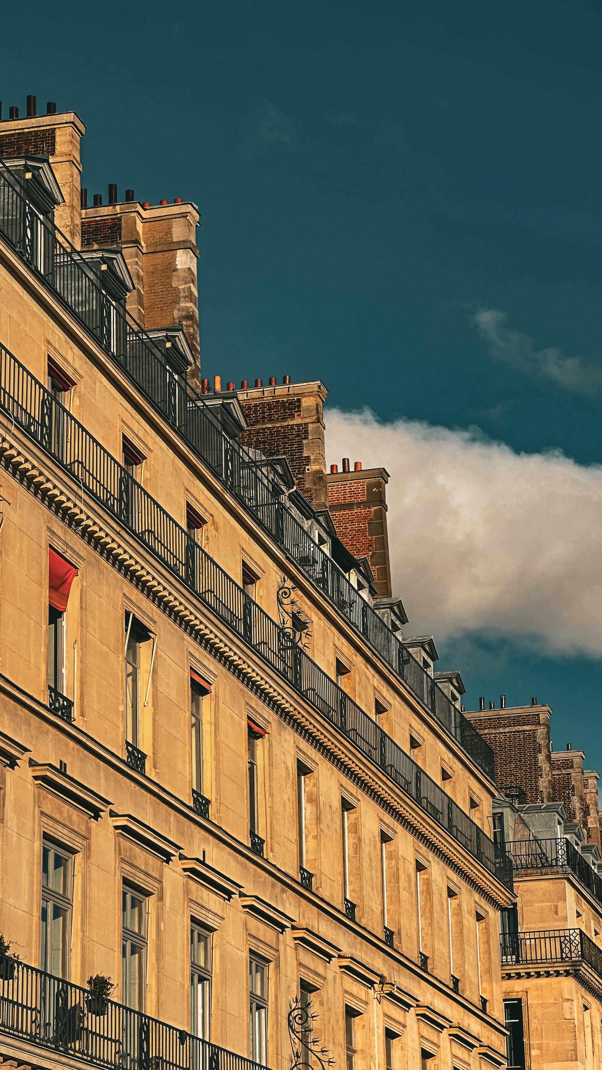 Windows in a Traditional Tenement in Sunlight · Free Stock Photo