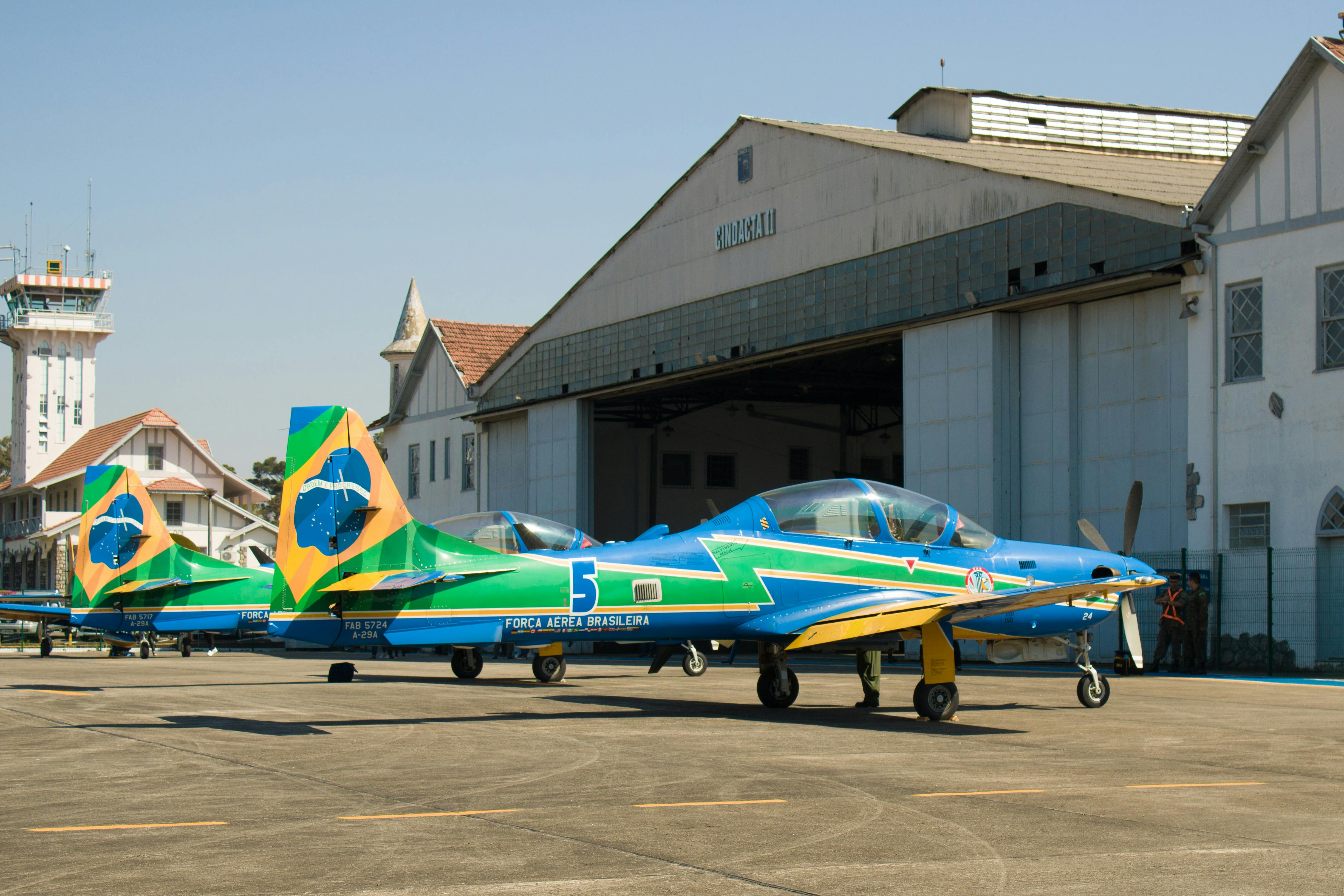 Foto profissional gratuita de aeródromo, aeronáutica, aeronave ...