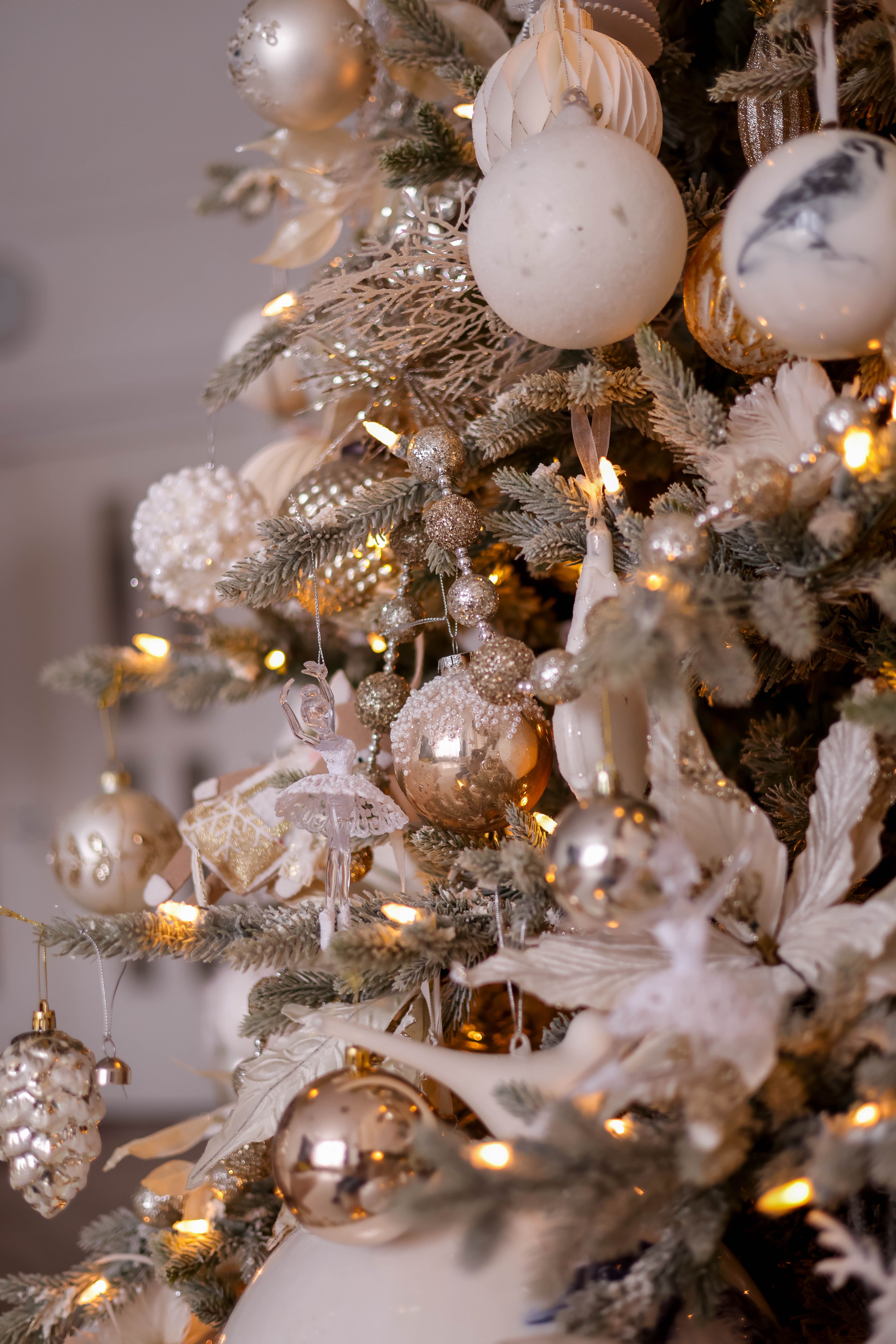 A White Themed Christmas Tree with White Baubles · Free Stock Photo