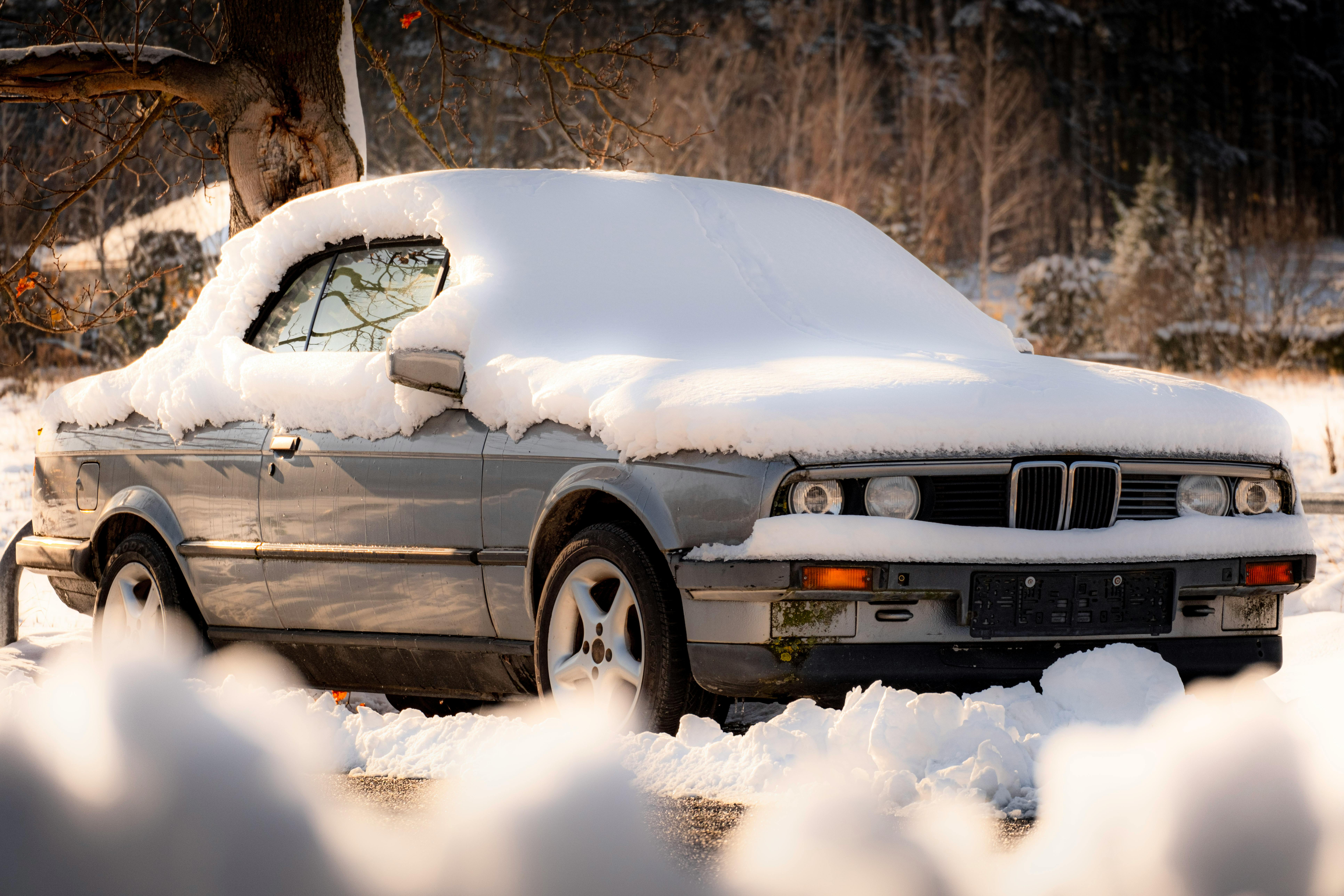 Car in Snow · Free Stock Photo