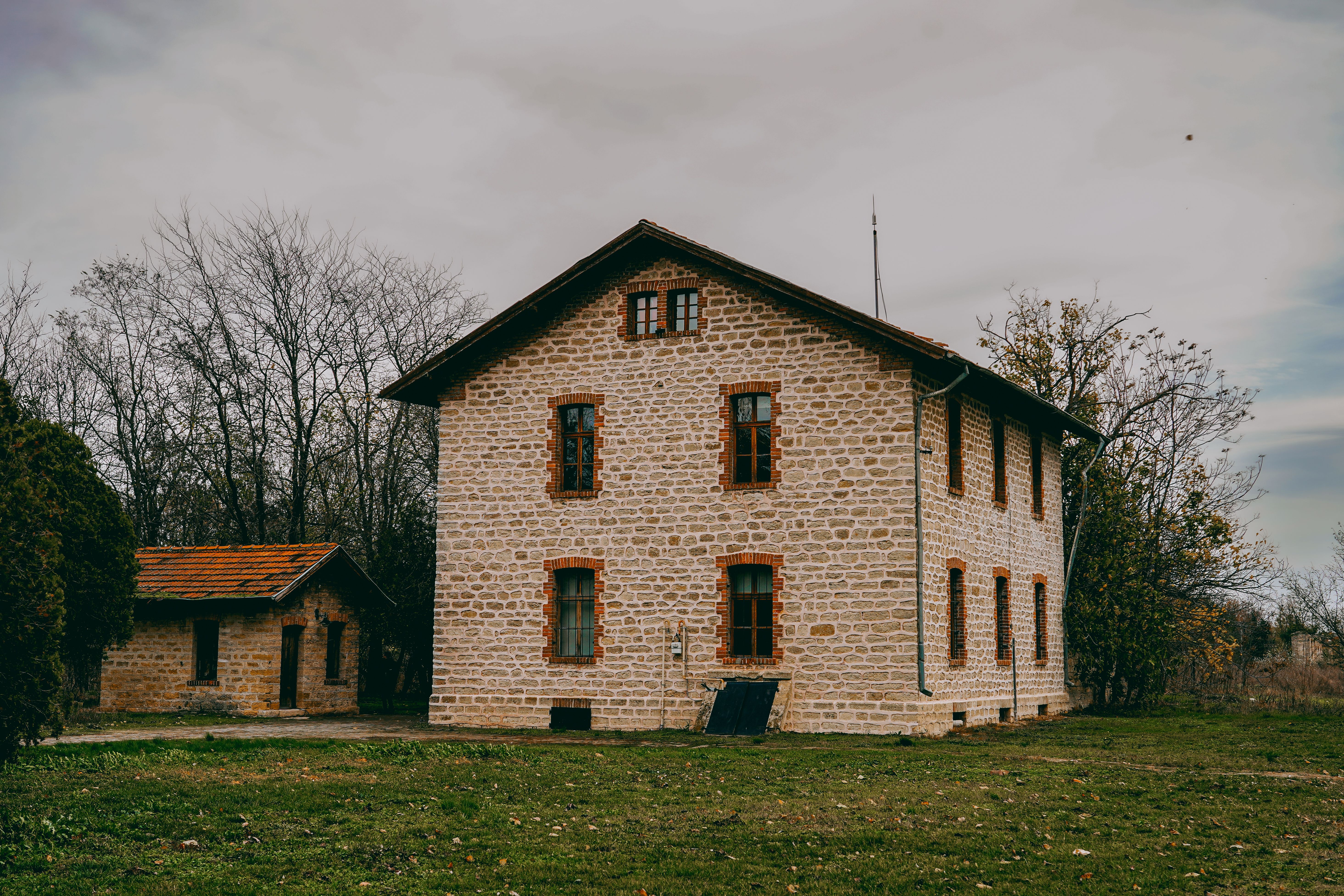Vintage, Stone Building in Countryside · Free Stock Photo