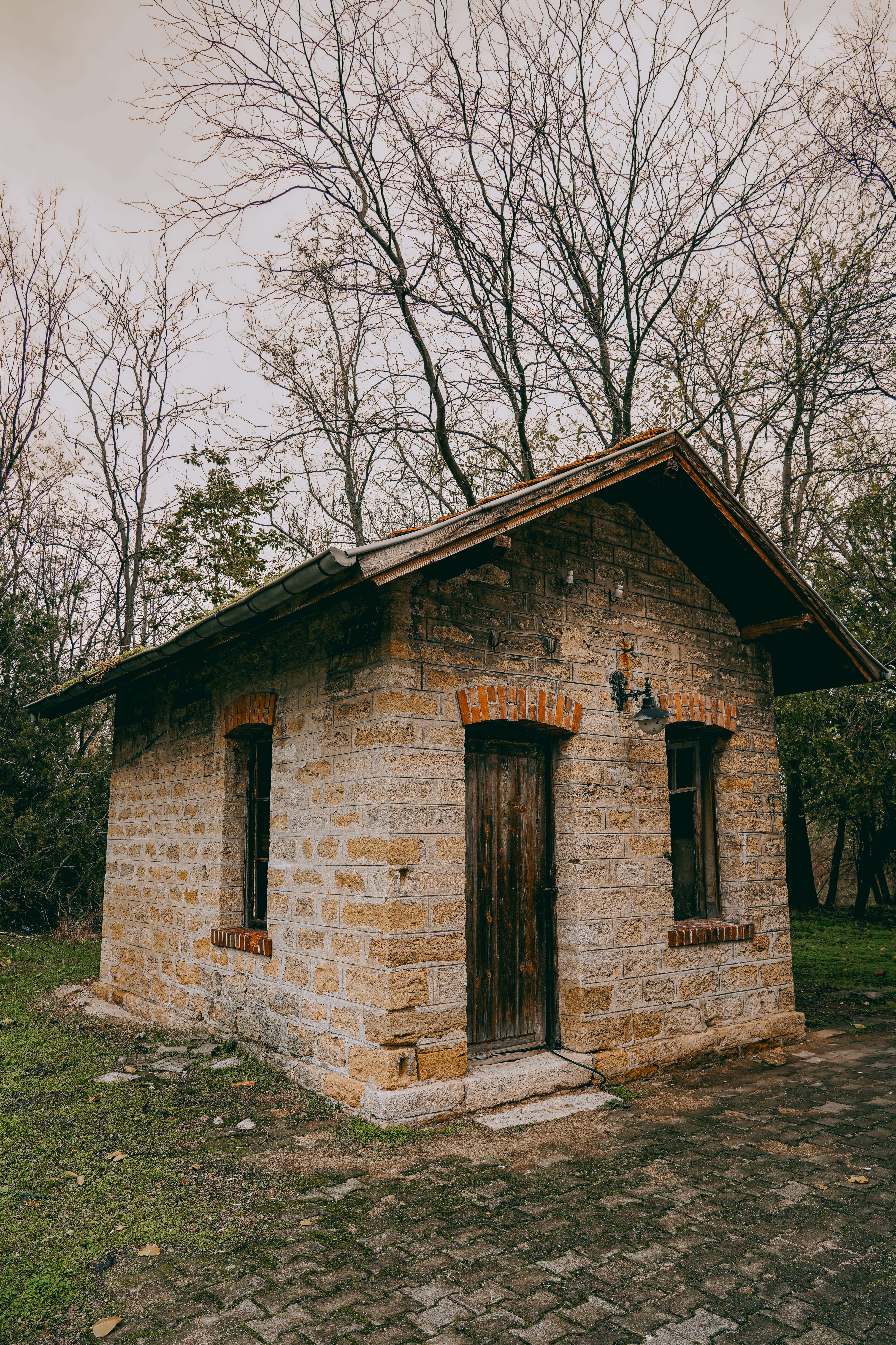Old Brick Building · Free Stock Photo