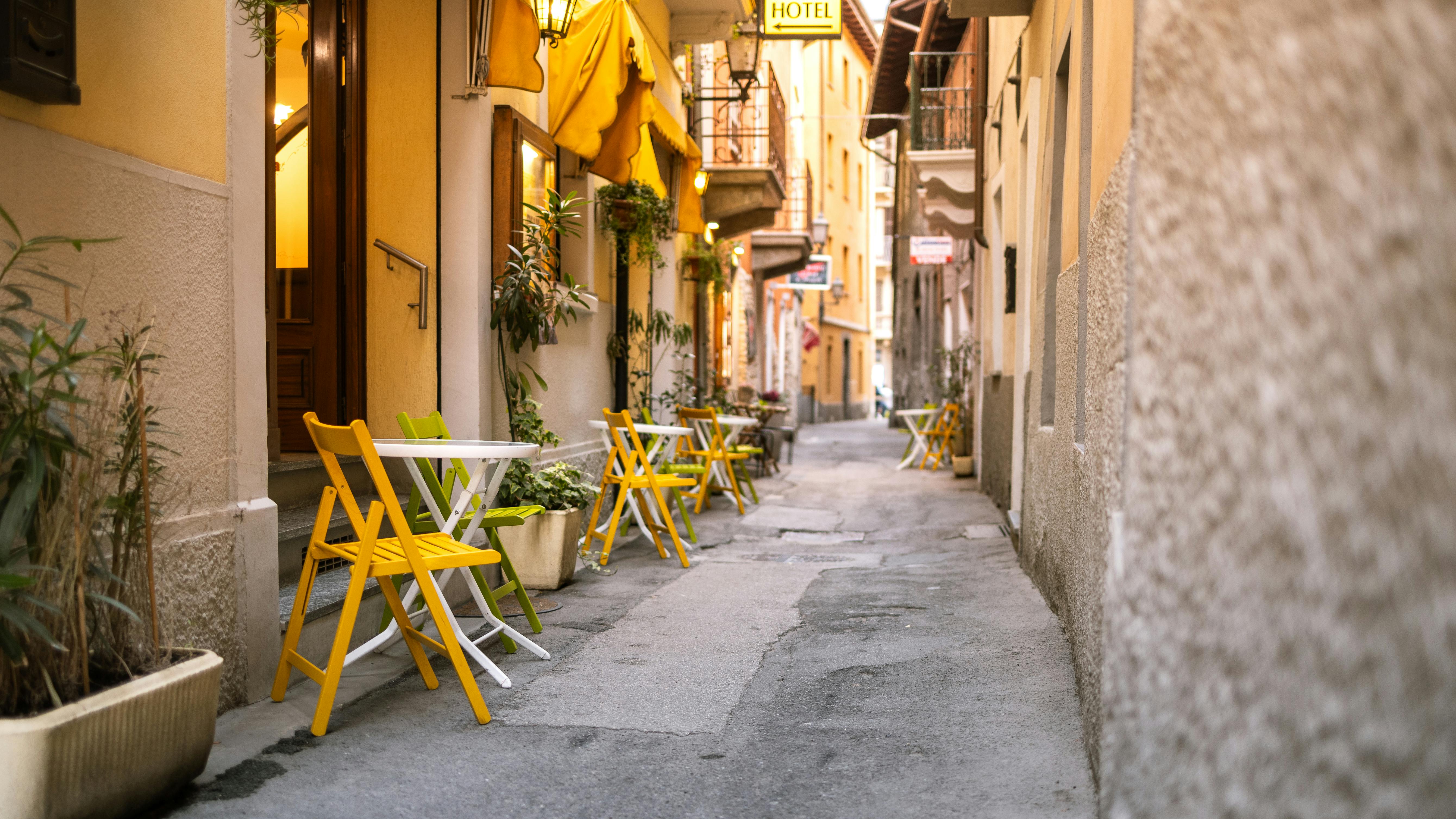 Street Vieew Of A Italian Restaurant Photos, Download The BEST Free ...