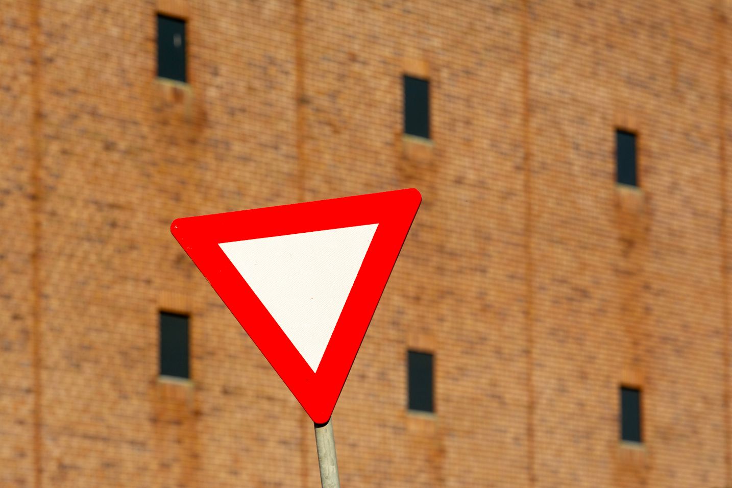Yield vs Yield to Maturity: Simplified Guide for Investors